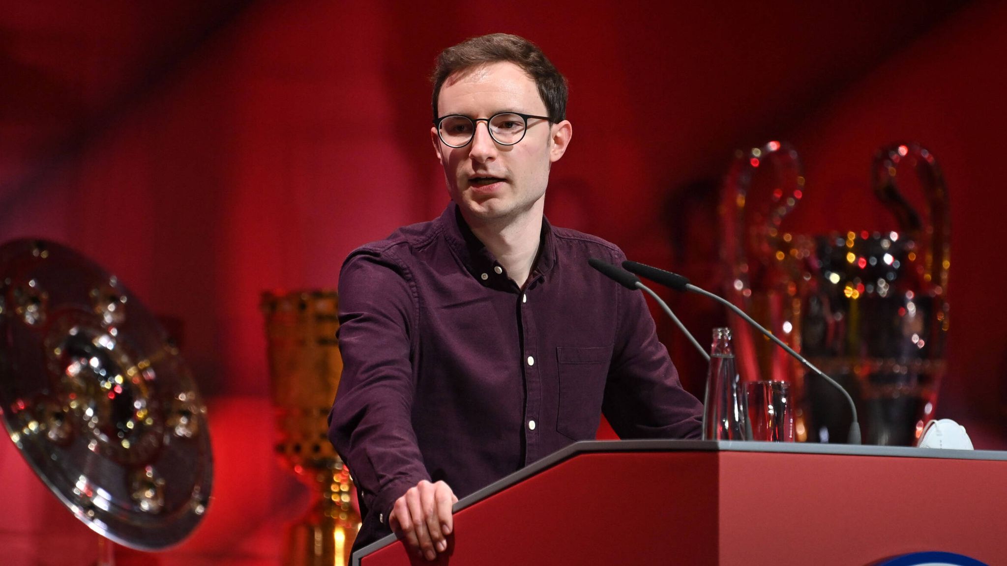 FC Bayern: Ott kritisiert erneut Katar-Sponsoring | Fußball News | Sky ...