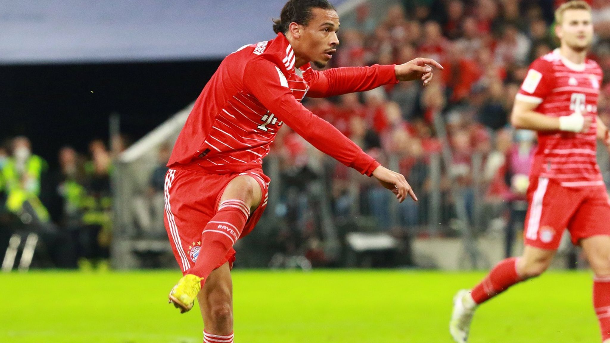 FC Bayern: Leroy Sane kehrt ins Mannschaftstraining zurück | Fußball ...