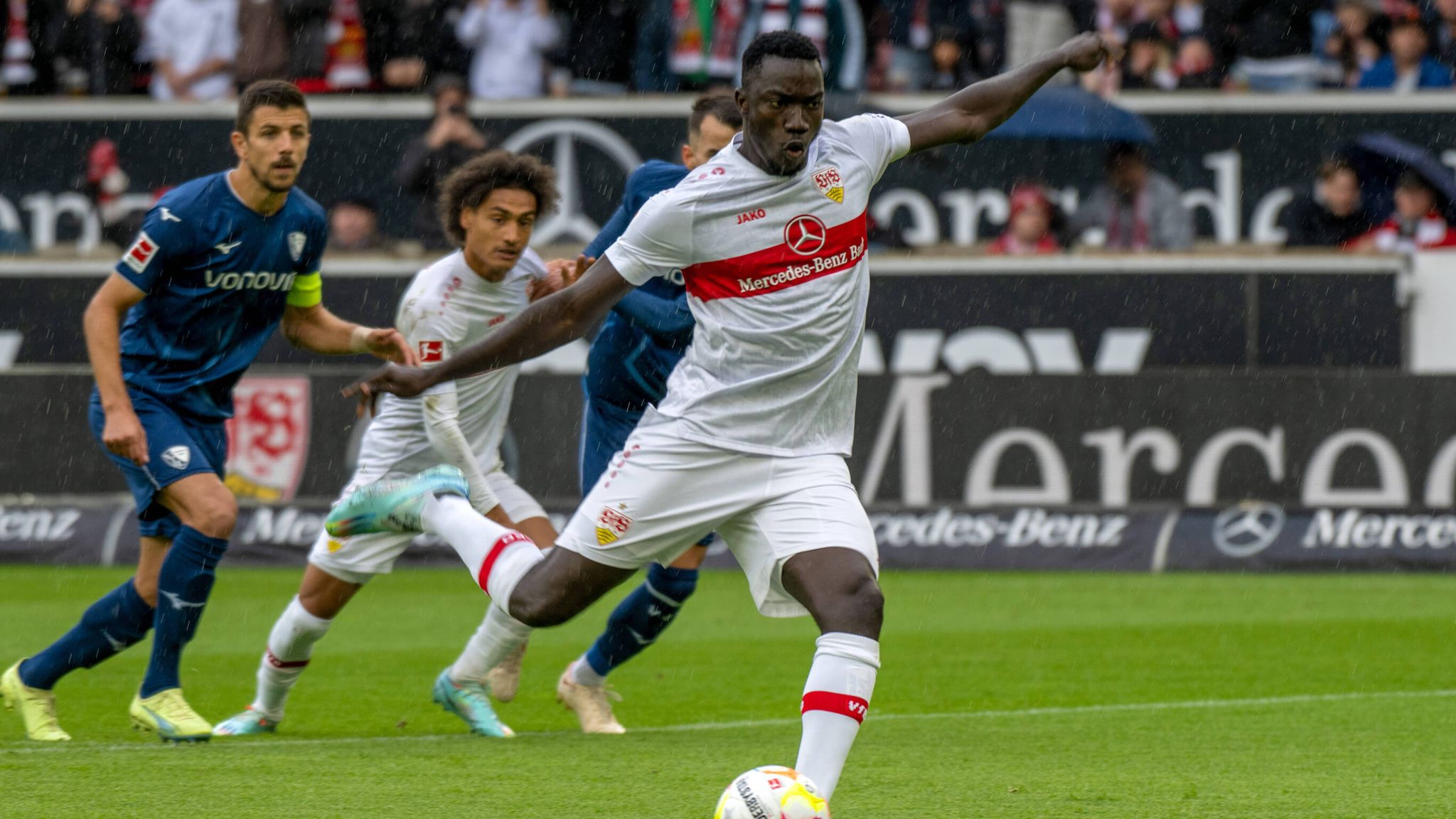 VfB Stuttgart Transfer: Silas verlängert Vertrag langfristig | Transfer ...