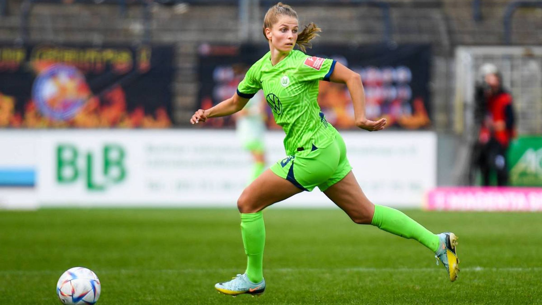 VfL Wolfsburg: Nationalspielerin Tabea Waßmuth hat sich am Oberschenkel verletzt | Fußball News ...