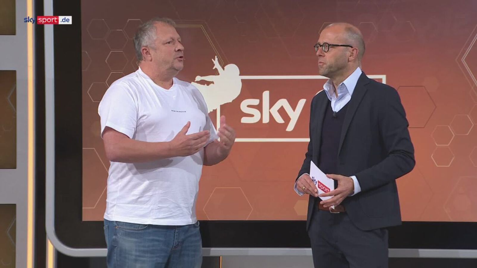 Bundesliga: Sky Kommentator als klarer Gegner des Videobeweis | Fußball ...
