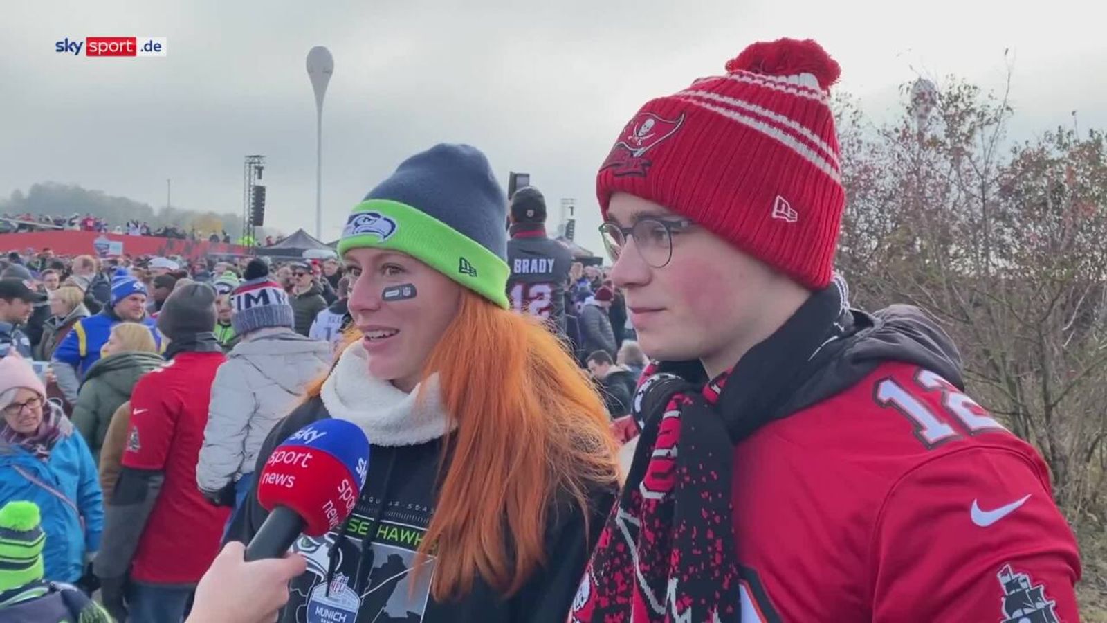 NFL in München: Begeisterte Fans vor der Allianz Arena | NFL News | Sky ...