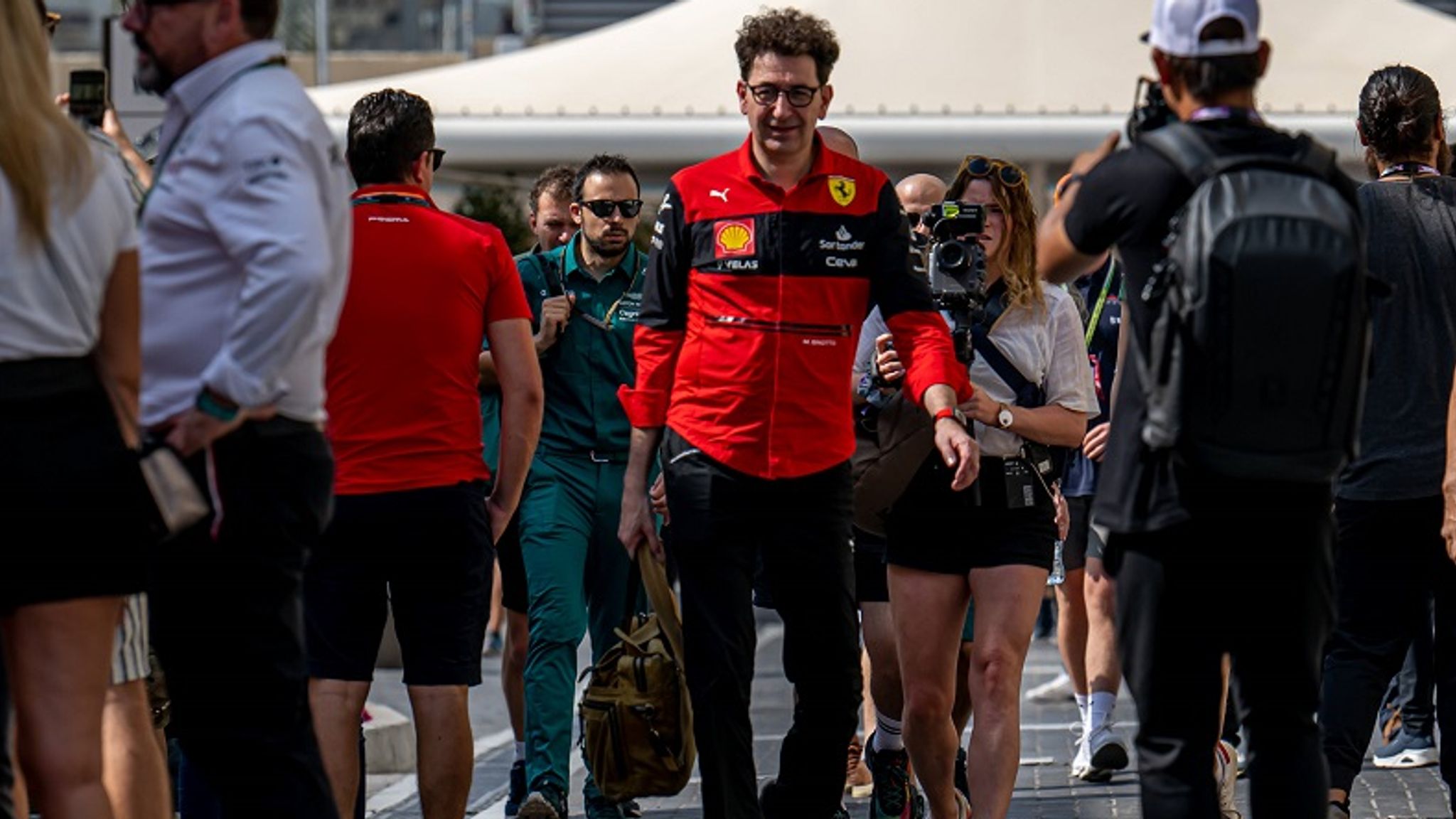 Formel 1: Italienische Medien: Ex-Ferrari-Chef bei Top-Teams im ...