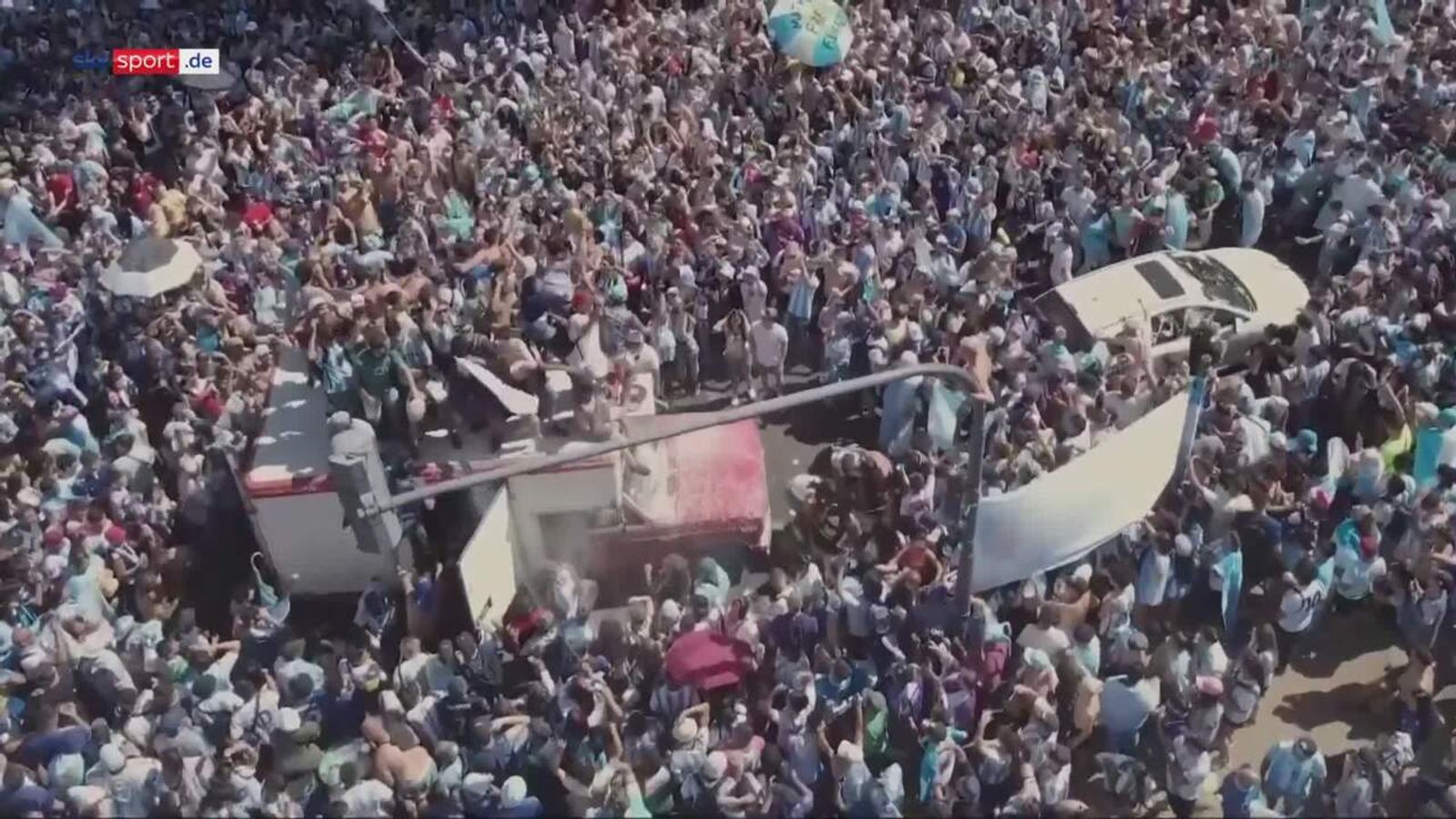 Argentinien: Menschenmassen versammeln sich vor der WM-Parade | Fußball ...