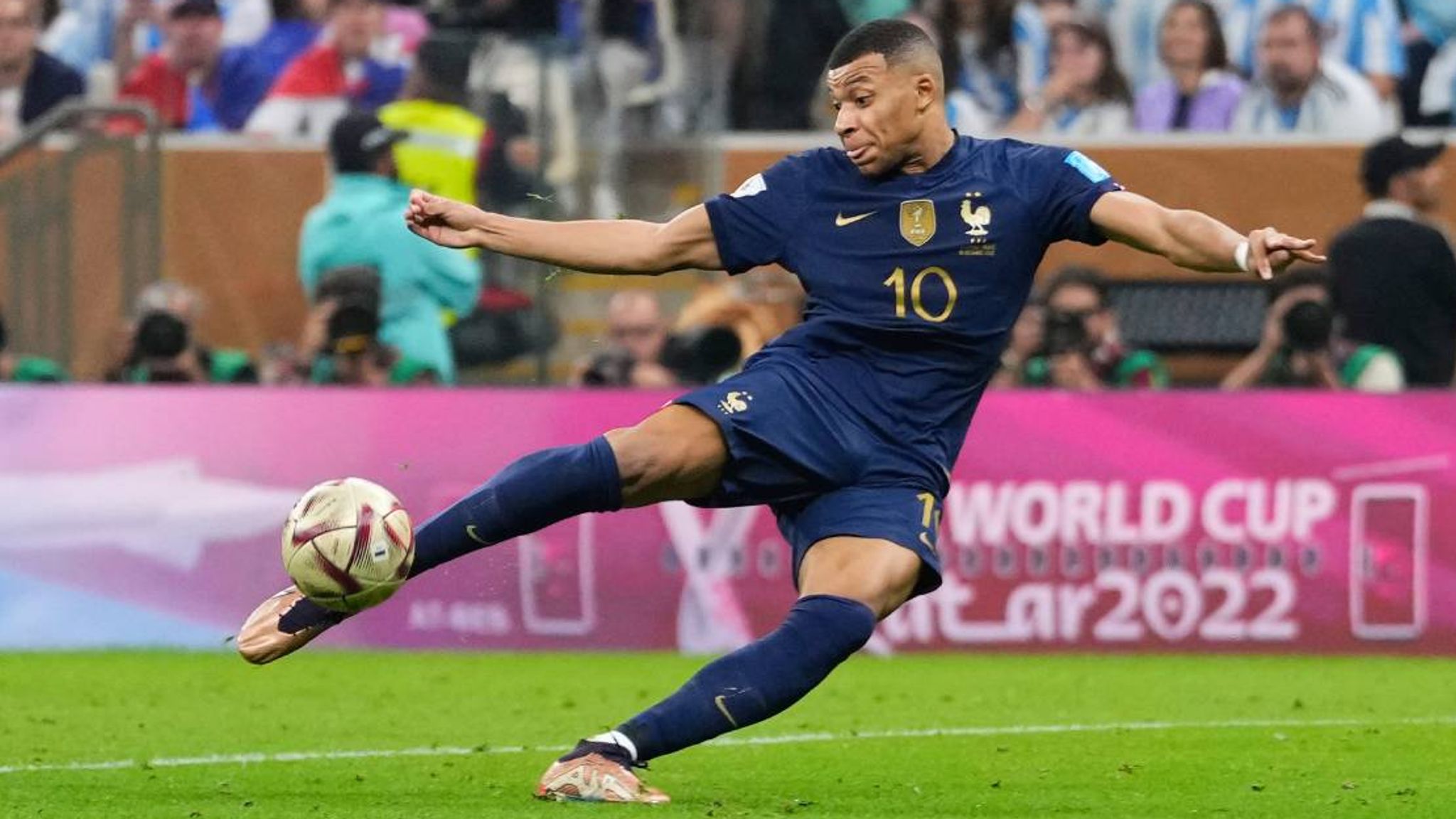 WM 2022: Mbappe holt sich goldenen Schuh als bester Torschütze ...