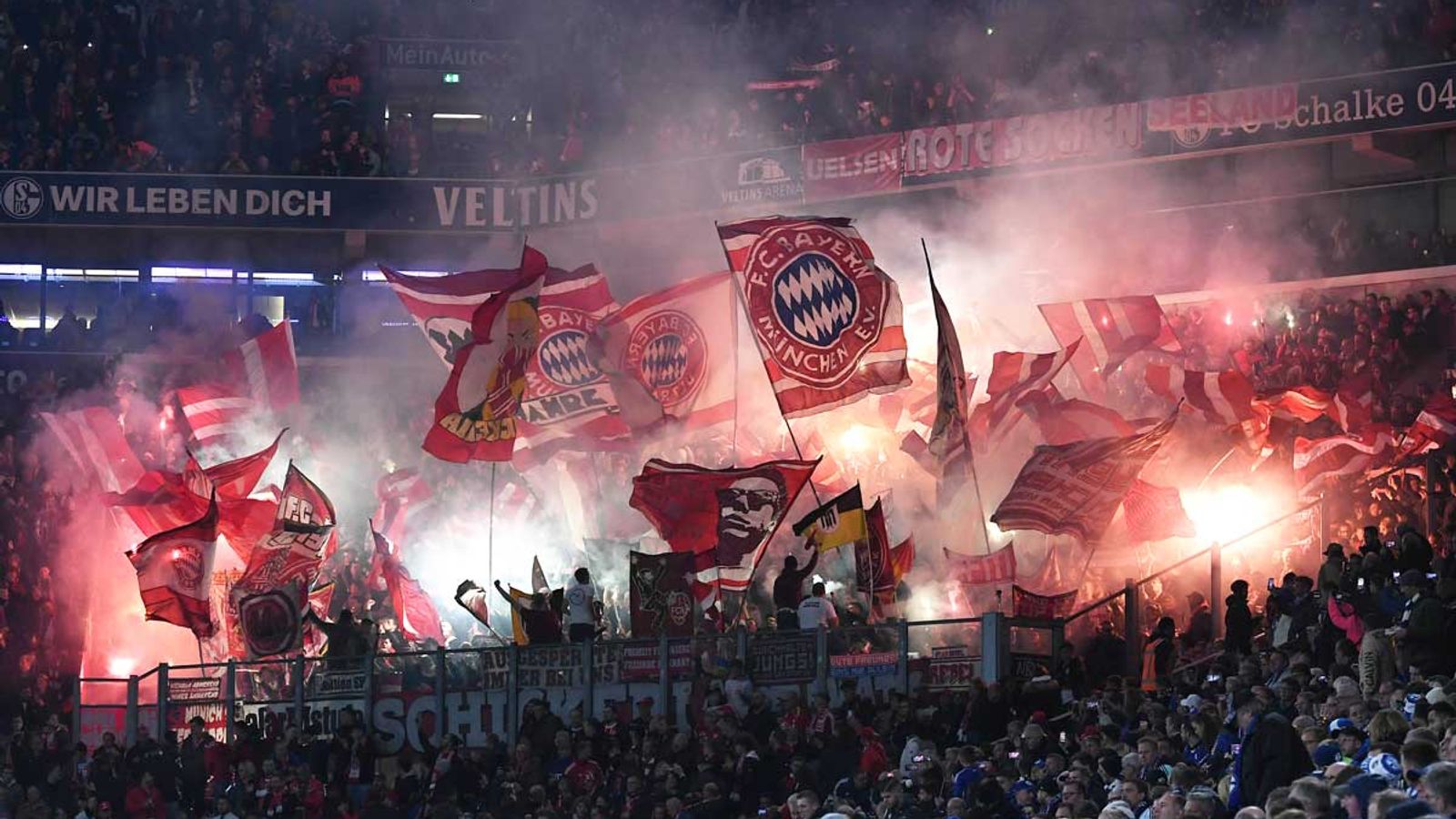 FC Bayern und Hannover 96 erhalten Pyro-Geldstrafen | Fußball News ...