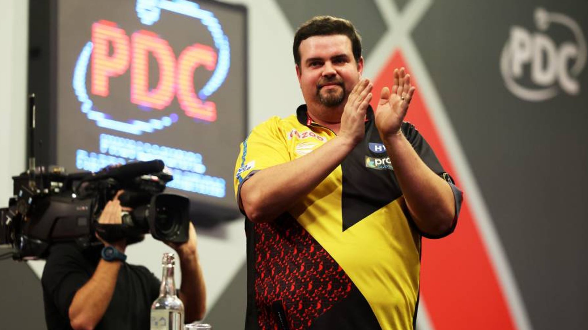 Darts-WM: Märchen beendet! "Gaga" Gabriel Clemens verliert Halbfinale ...