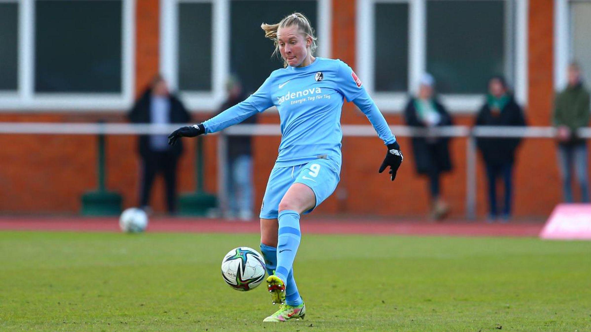 Transfer News: Janina Minge verlängert beim SC Freiburg | Fußball News ...