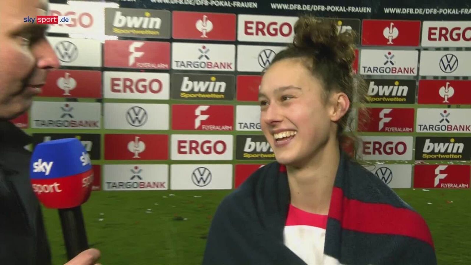 Frauen-DFB-Pokal: Rackow über ihr Traumtor gegen Köln | Fußball News ...