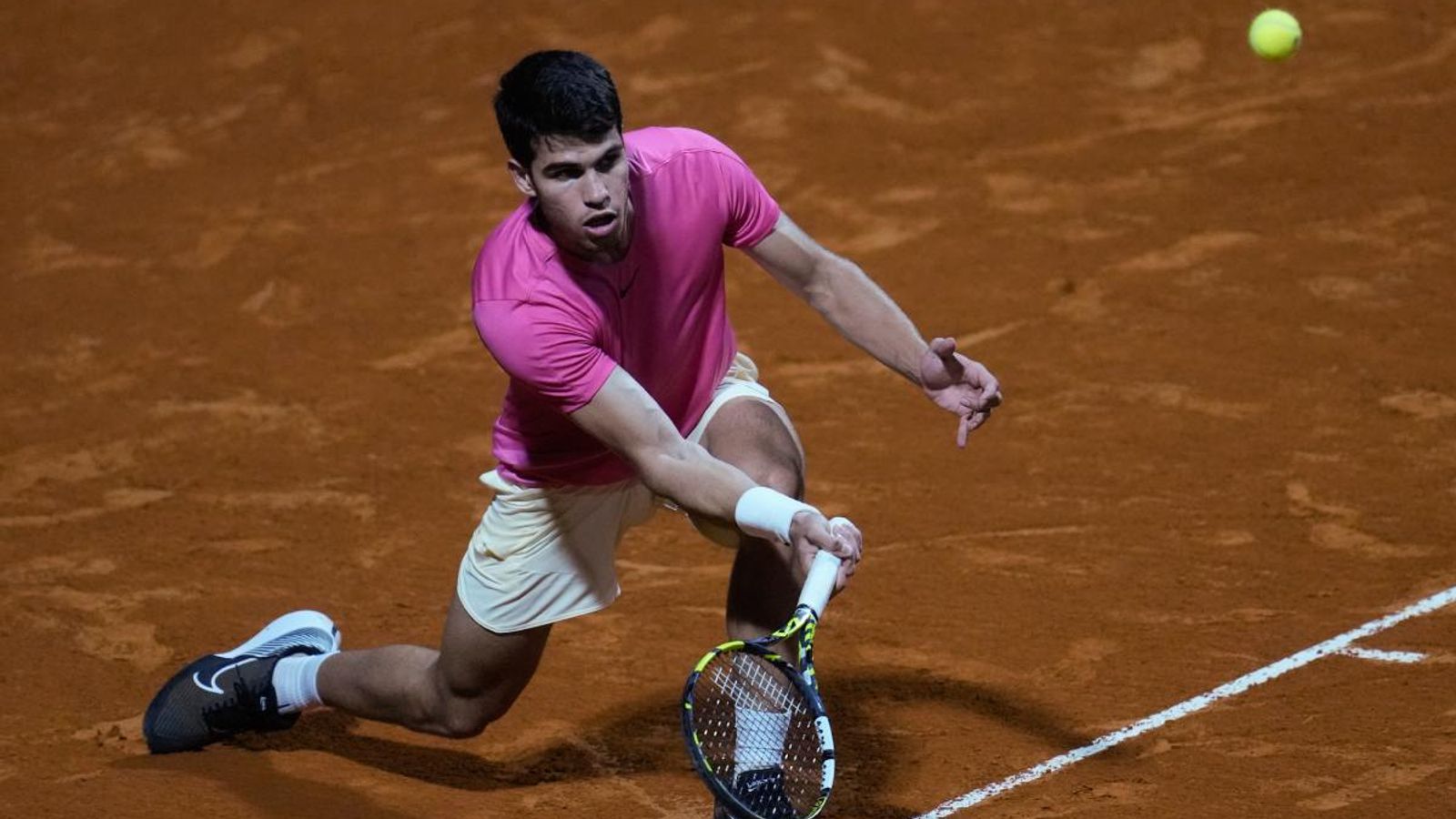 Tennis: Carlos Alcaraz feiert Sieg gegen Laslo Djere bei Comeback ...
