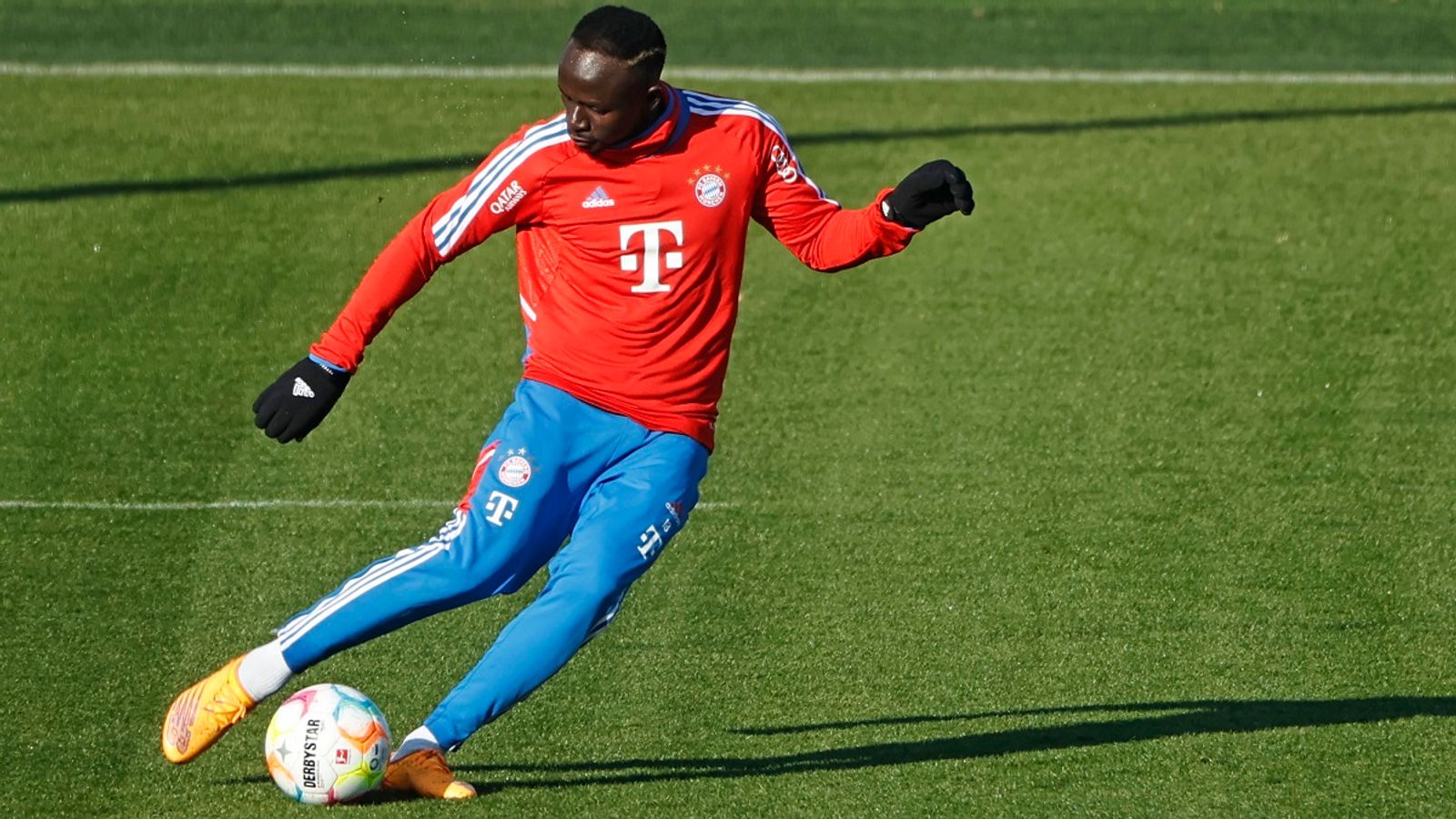 FC Bayern: Sadio Mane zurück im Mannschaftstraining | Fußball News ...