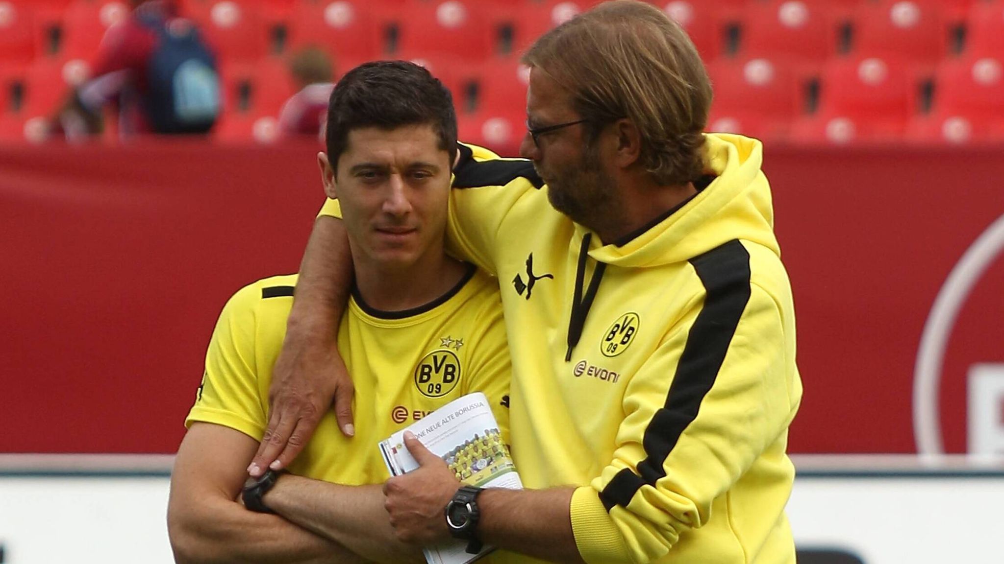 Fußball: Lewandowski verrät Details über Gespräch mit Klopp | Fußball ...