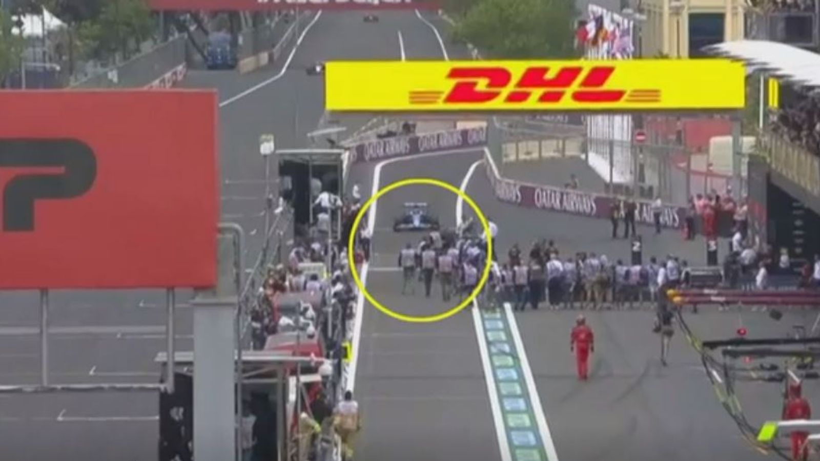 Formel 1: Esteban Ocon fährt in Baku beinahe Fotografen in der Box um ...