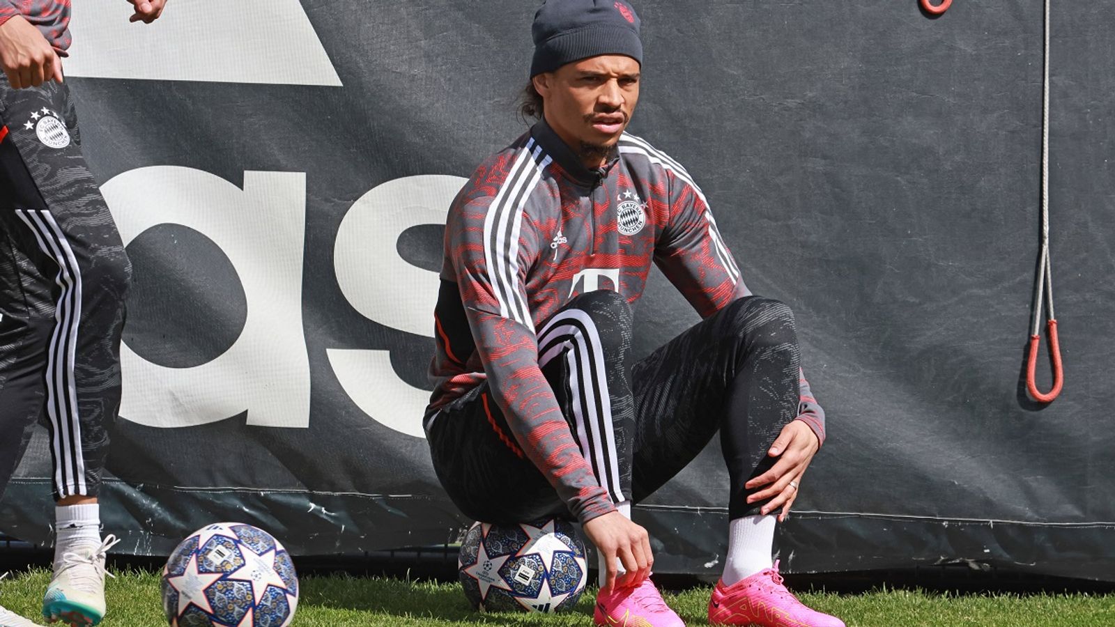 FC Bayern: Sane spricht über Kritik an seiner Person | Fußball News ...