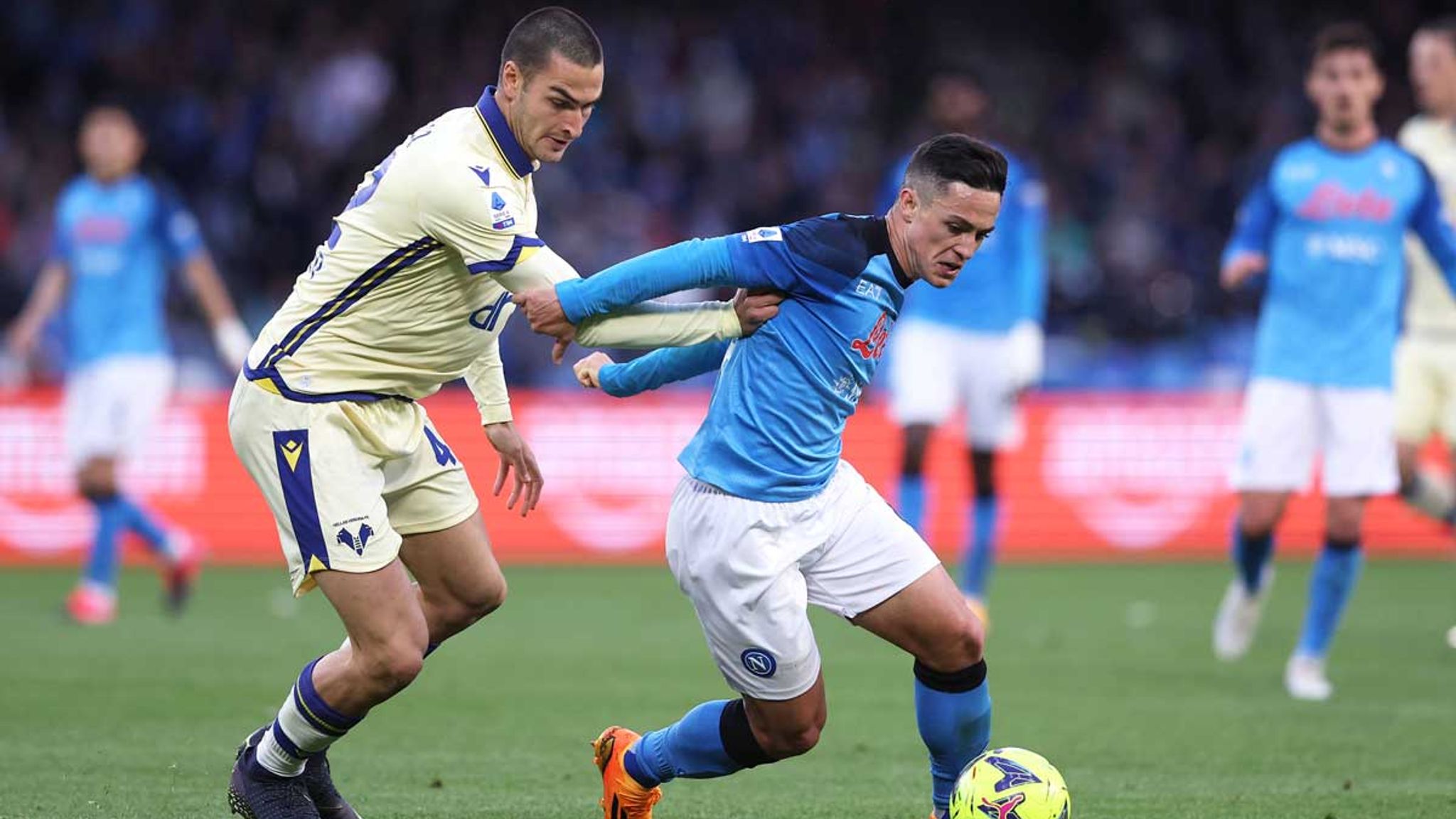 Serie A: SSC Neapel und der AC Mailand erleiden Rückschläge | Fußball ...