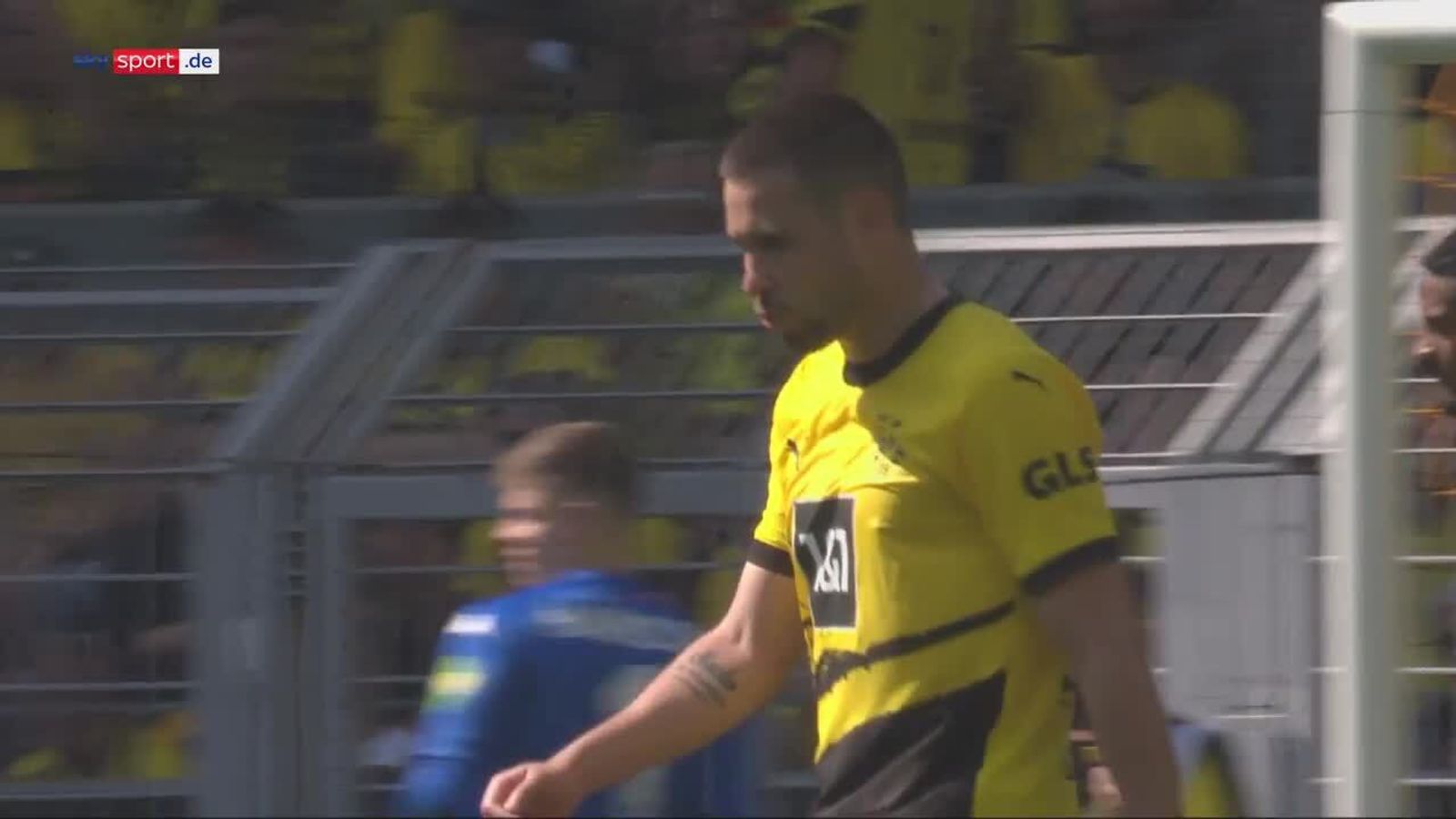 In-Match Video: Guerreiro über das Tor (40.) | Fußball News | Sky Sport