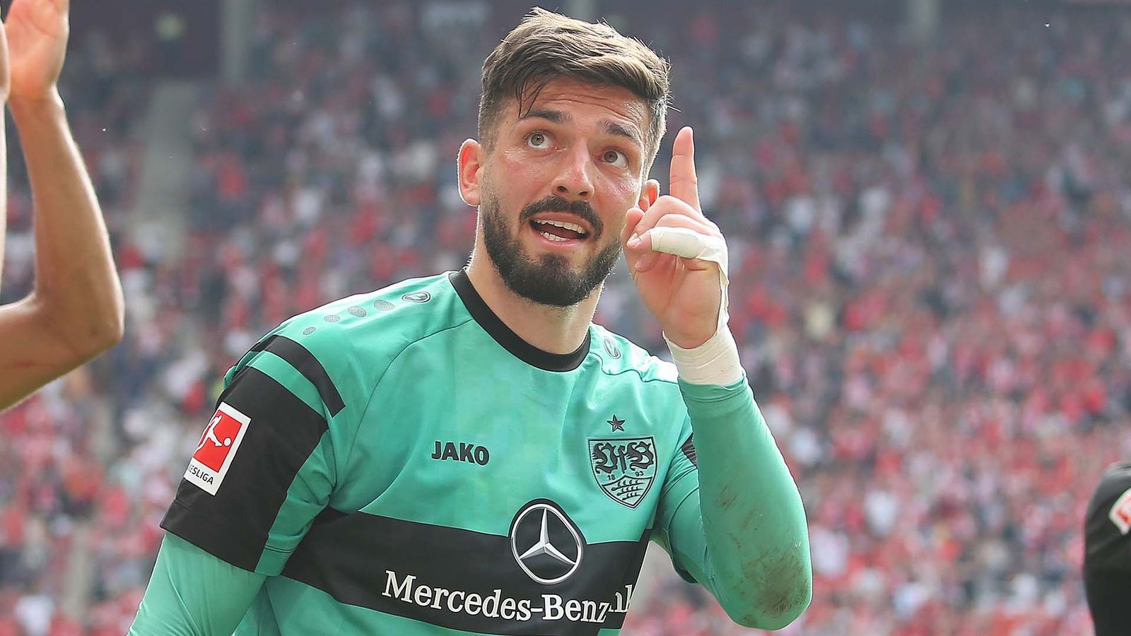 VfB Stuttgart: Fabian Bredlow fällt im Hinspiel gegen HSV aus | Fußball ...
