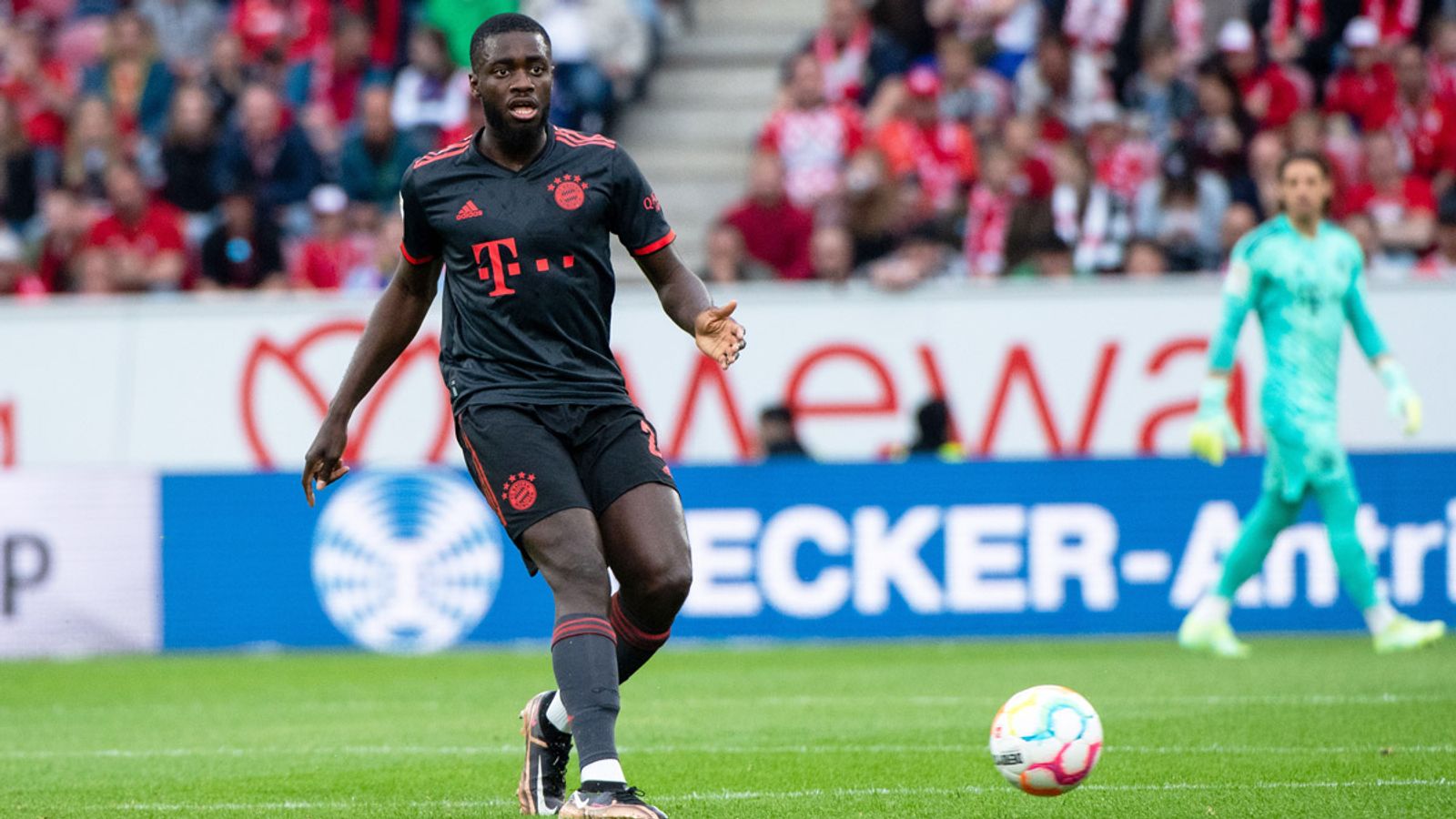 FC Bayern München: Dayot Upamecano wieder im Lauftraining | Fußball News | Sky Sport