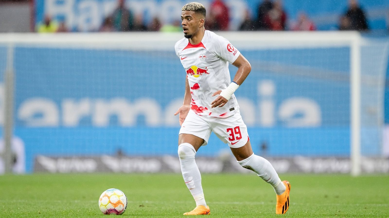 RB Leipzig: Benjamin Henrichs fällt gegen Manchester City aus | Fußball ...
