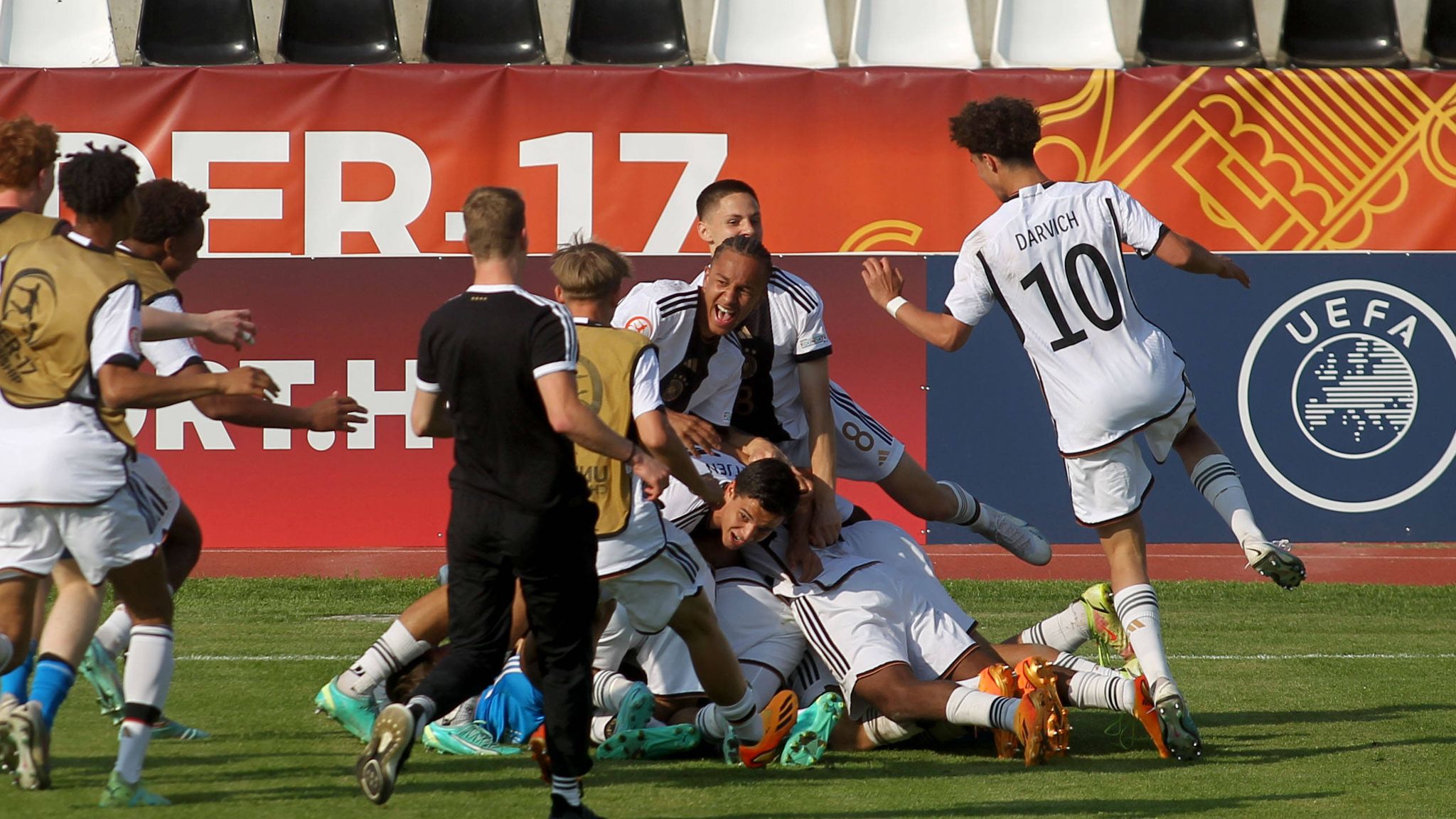 U17-Europameisterschaft: DFB-Auswahl im Halbfinale - und mit WM-Ticket | Fußball News | Sky Sport