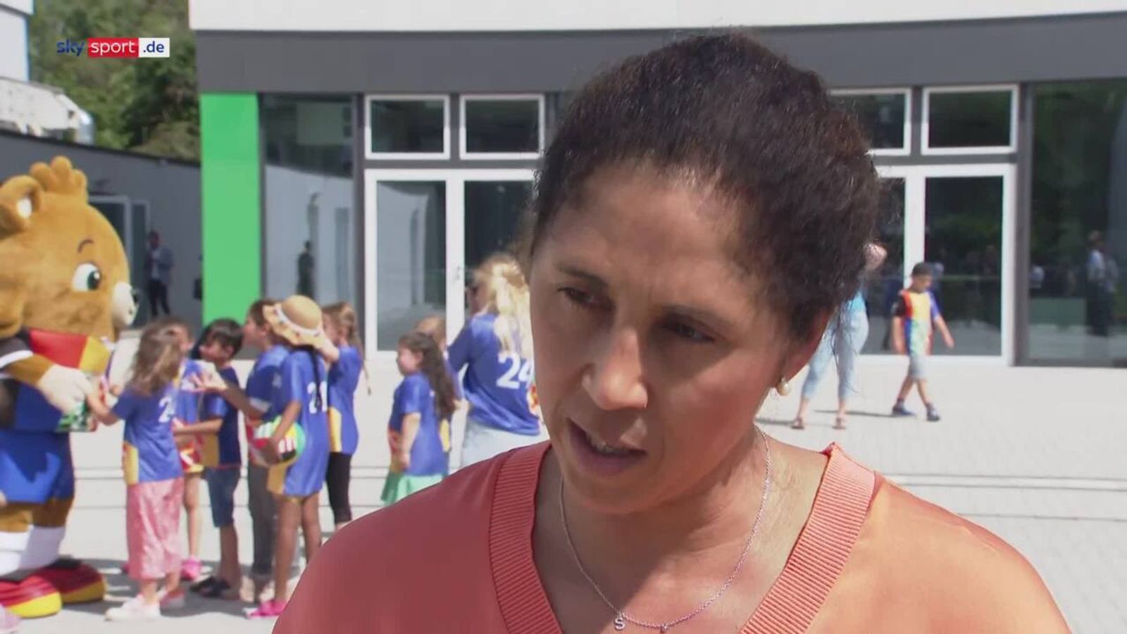 DFB-Team: Steffi Jones spricht sich für Verbleib von Flick aus ...