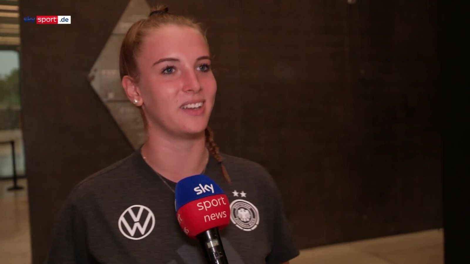 Frauen-WM: Neuling Mahmutovic überwältigt von DFB-Frauen | Fußball News ...