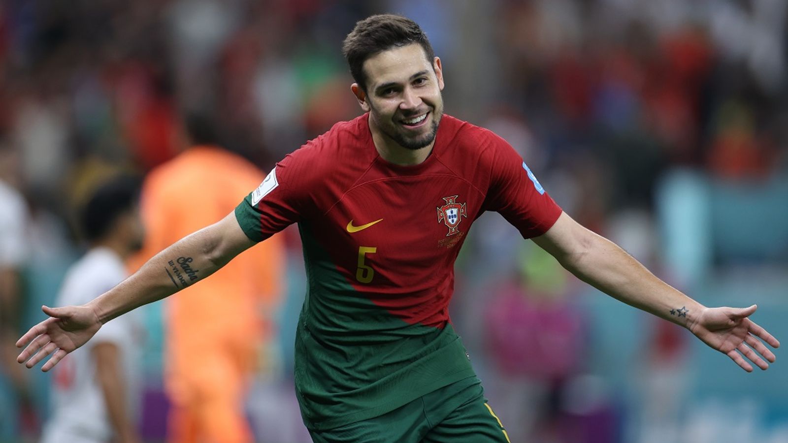 FC Bayern: Wie planen Tuchel und der FC Bayern mit Raphael Guerreiro ...