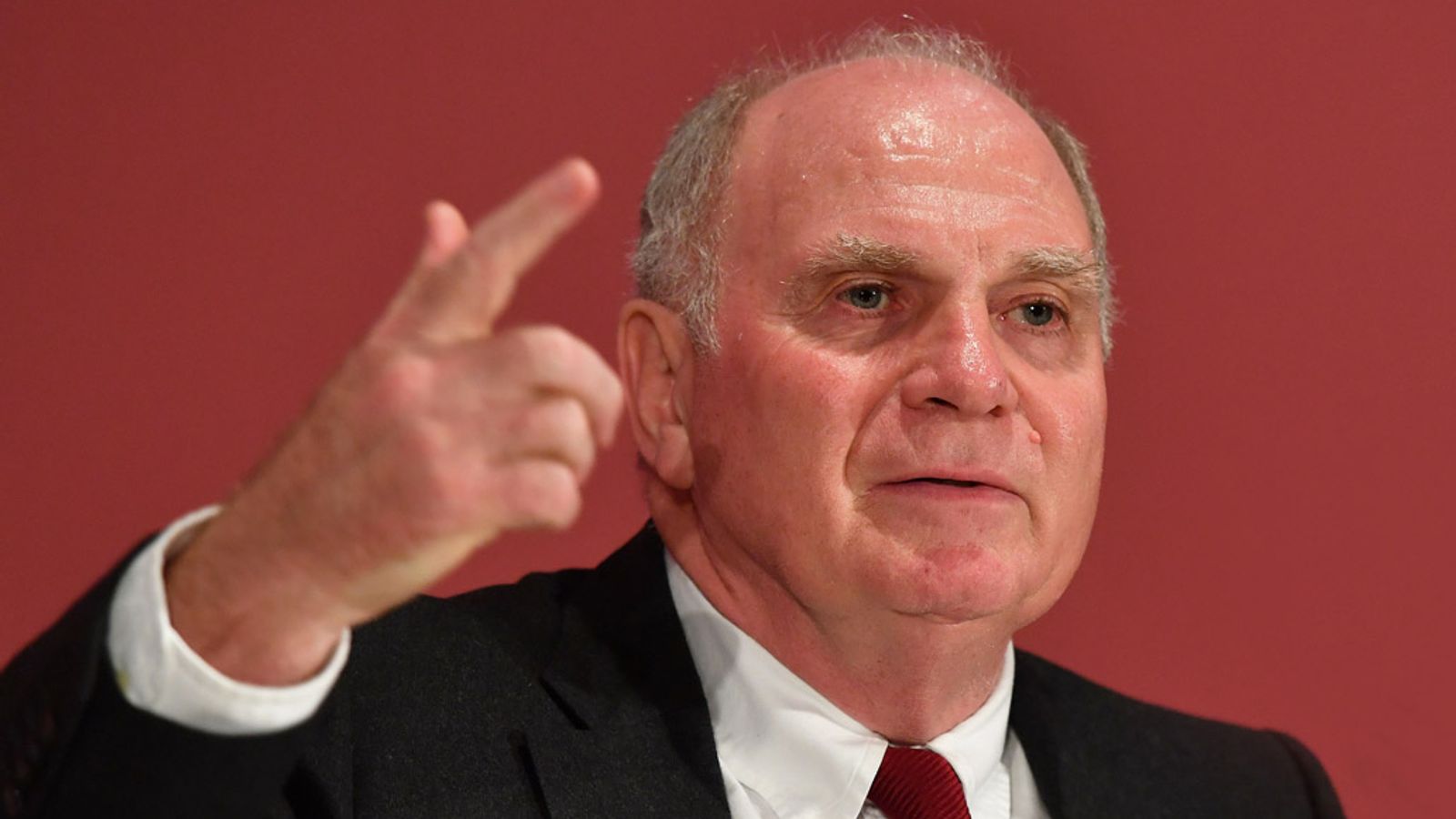 FC Bayern München: Uli Hoeneß spricht über zukünftige ...