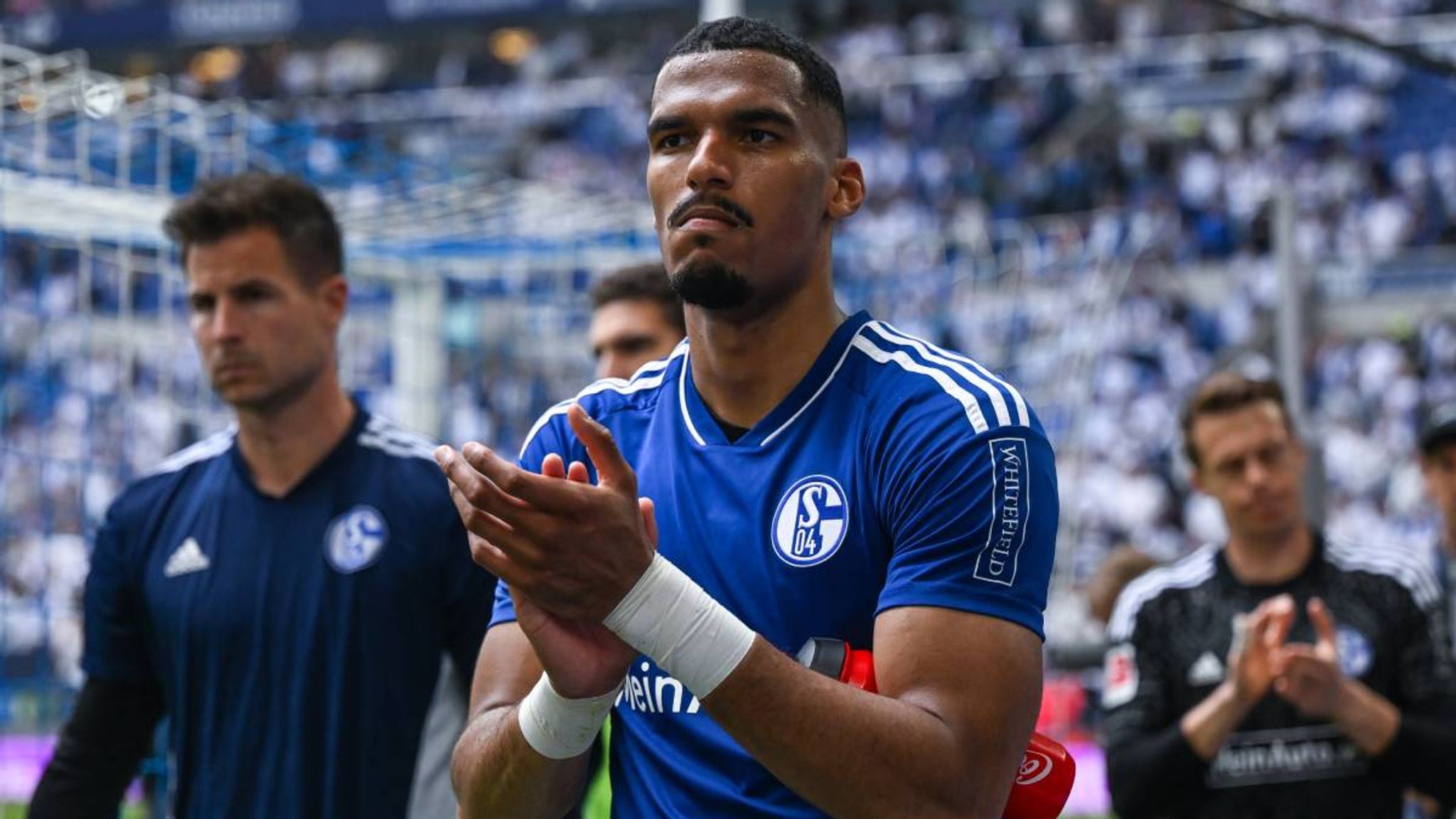 Schalke 04: Moritz Jenz verabschiedet sich emotional | Fußball News ...