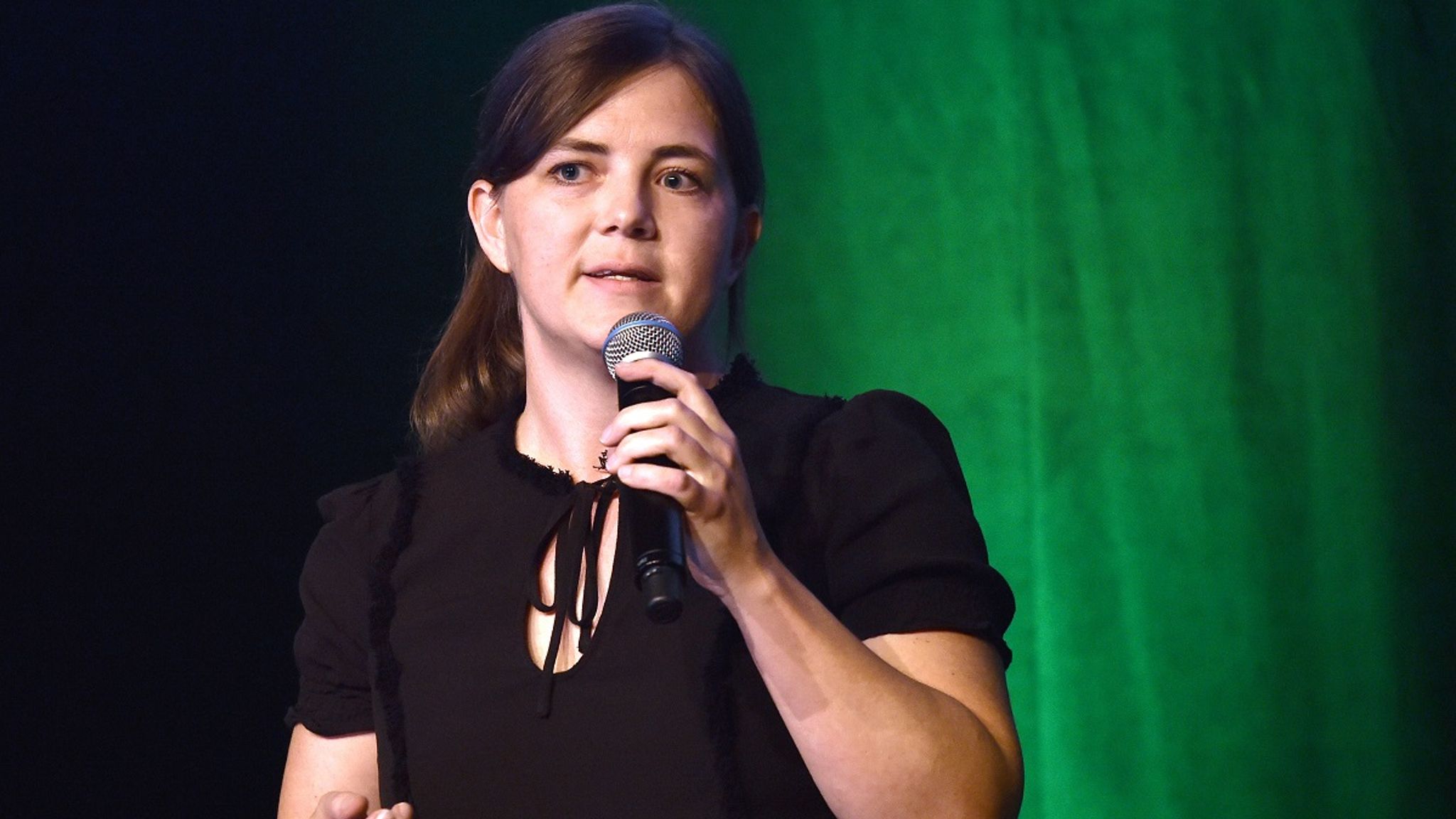 Eklat um DFB-Spieler: Dr. Thaya Vester über Rassismus im Sport ...