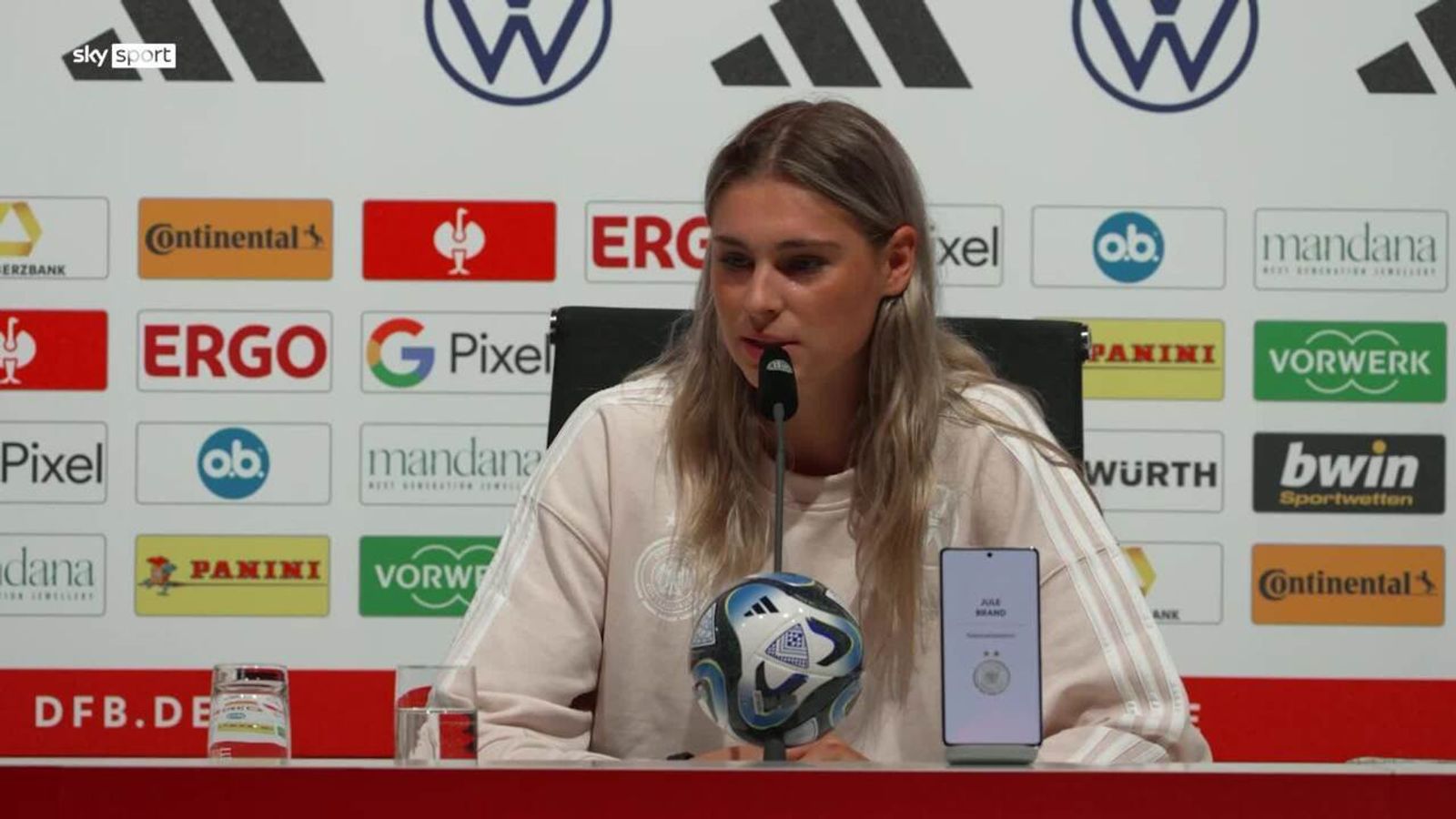 DFB: Jule Brand will bei WM Stammspielerin im Frauen-Nationalmannschaft werden | Fußball News ...