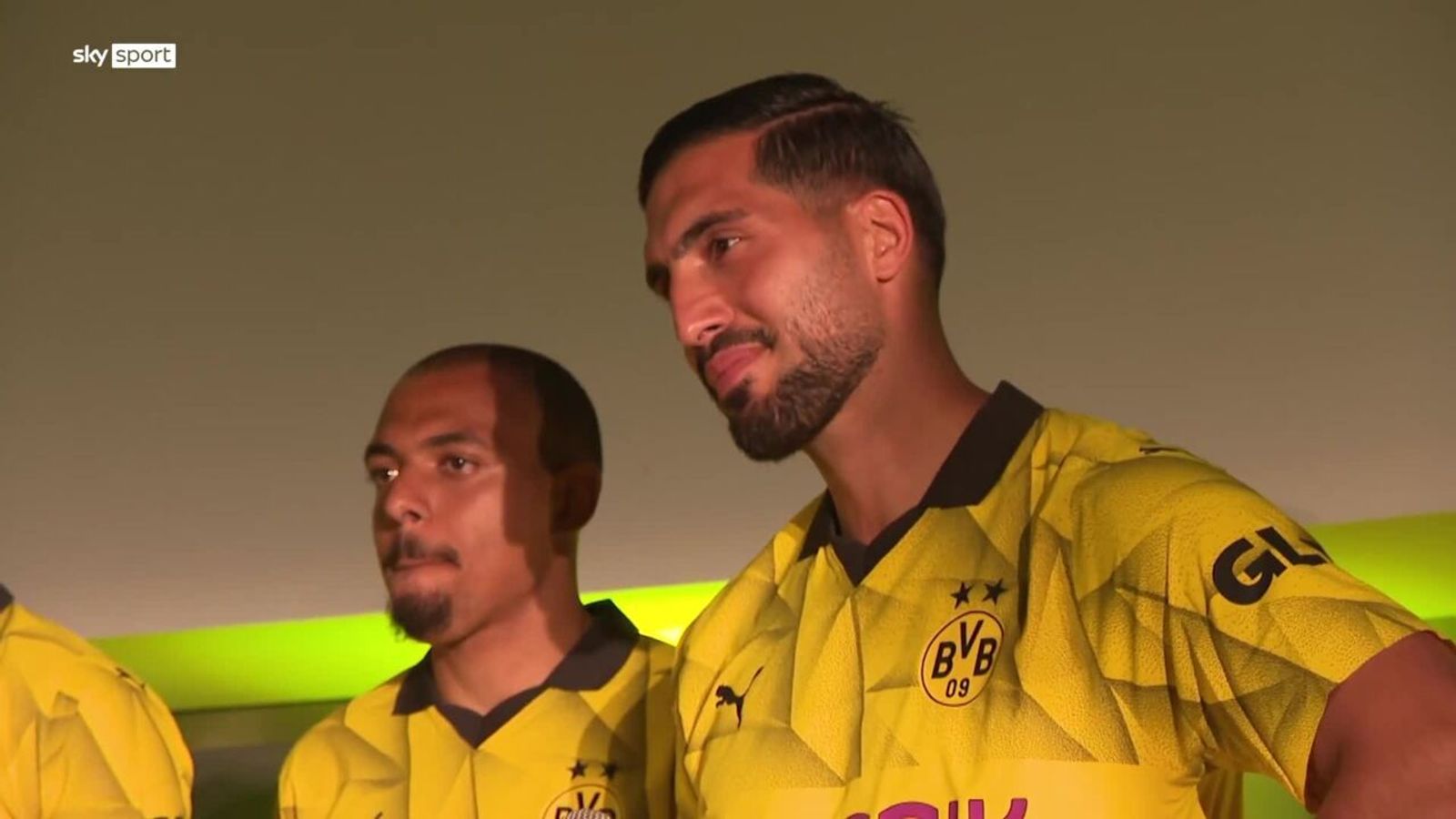 Borussia Dortmund: BVB präsentiert Pokaltrikot in Las Vegas | Fußball ...