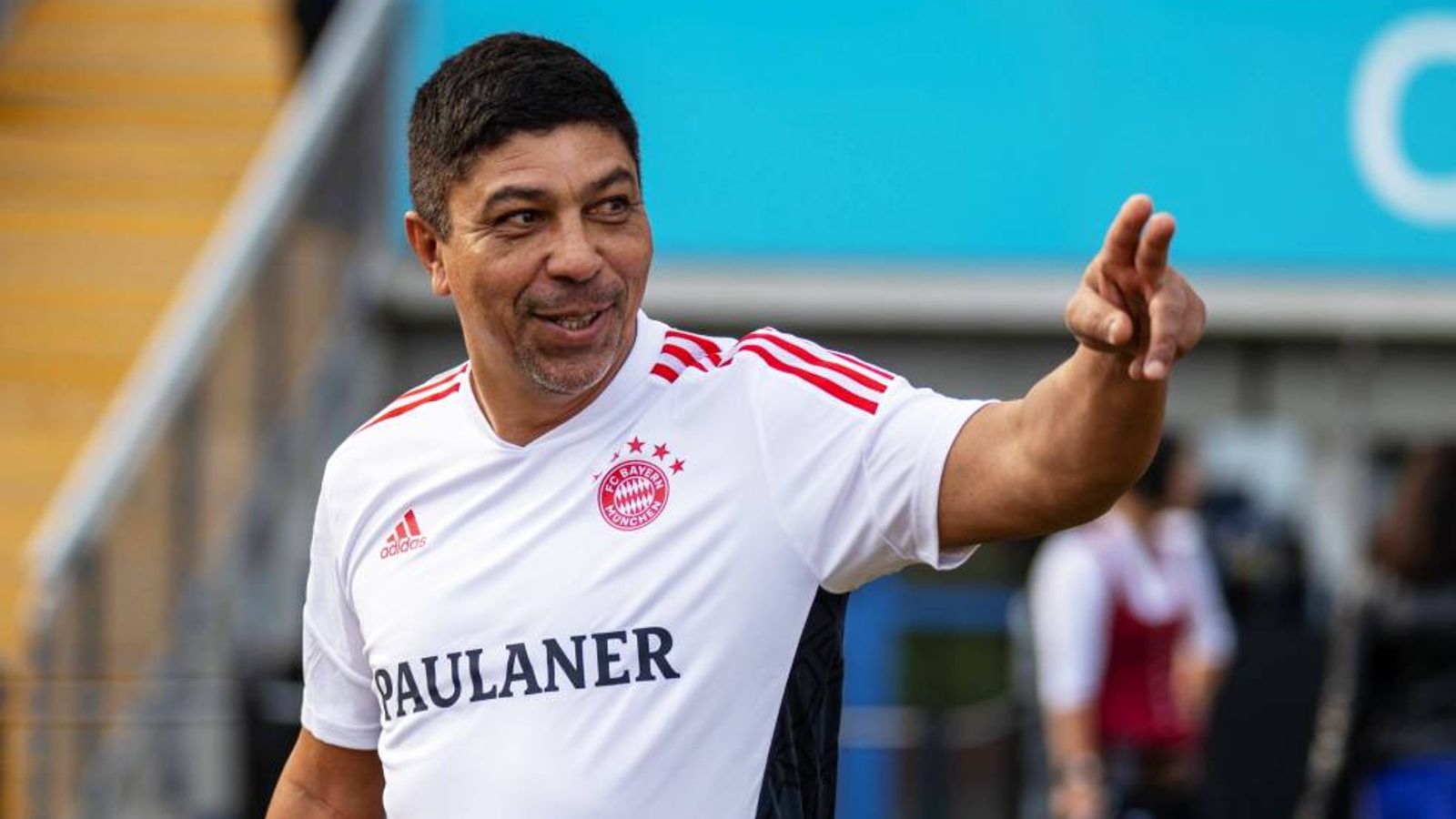 FC Bayern: Elber vergleicht möglichen Kane-Transfer mit Pep-Deal ...