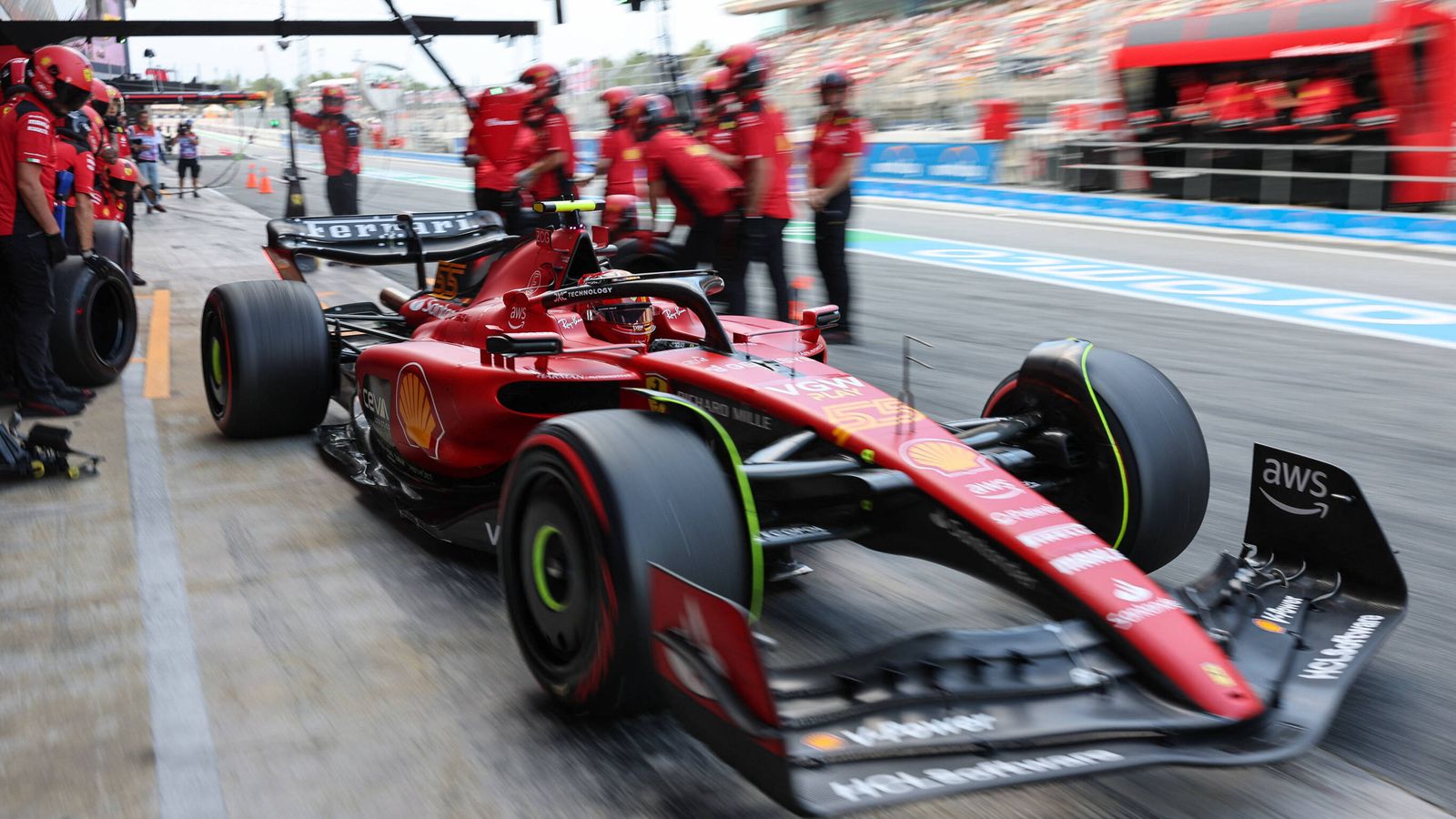 Bekannter Name dabei: Ferrari-Teamchef Frederic Vasseur rüstet für WM-Kampf auf | Formel 1 News ...