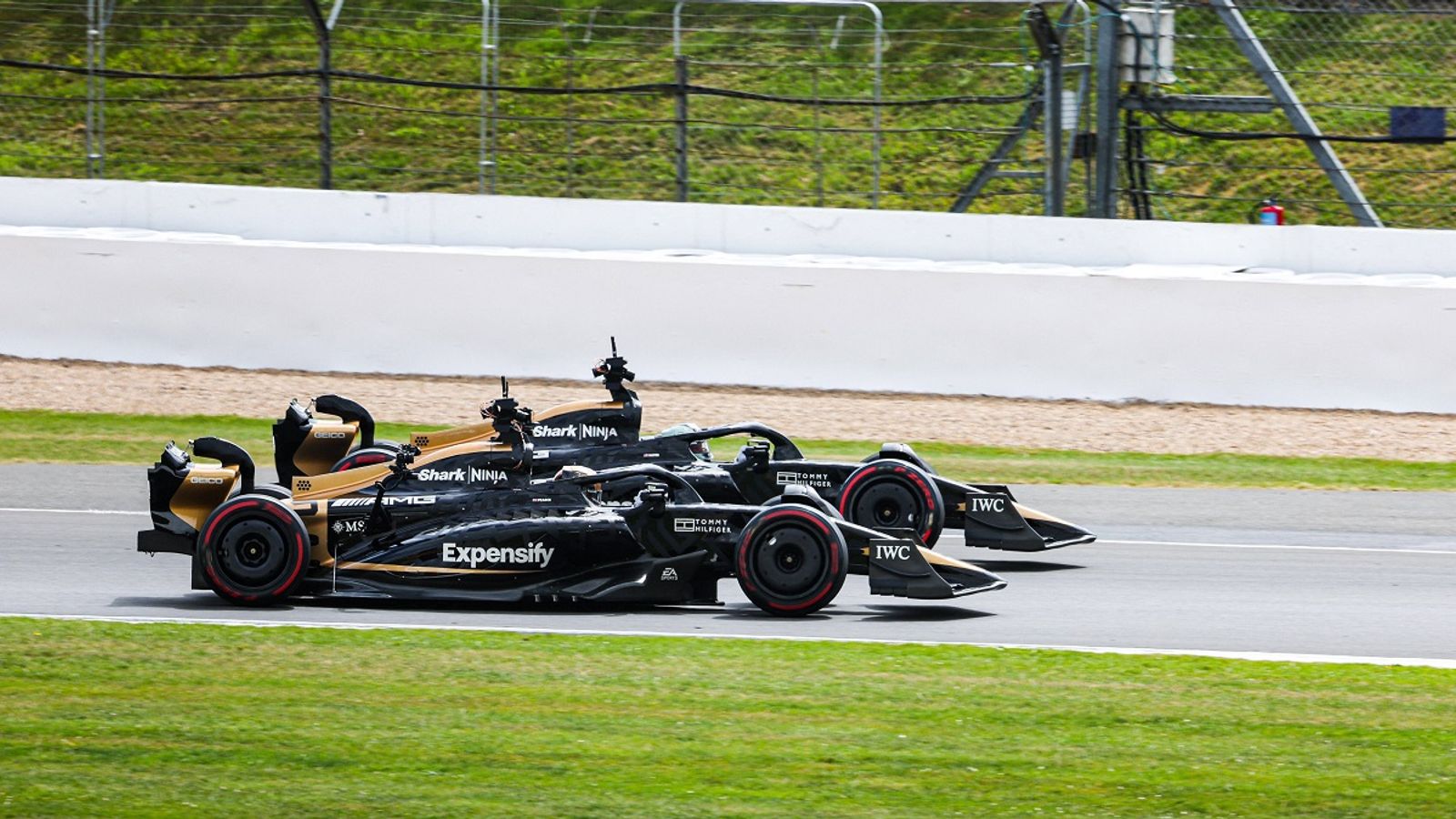 Bildergalerie: Erste Bilder des Brad-Pitt-Teams APXGP | Formel 1 News ... Bildergalerie: Erste Bilder des Brad-Pitt-Teams APXGP | Formel 1 News ...