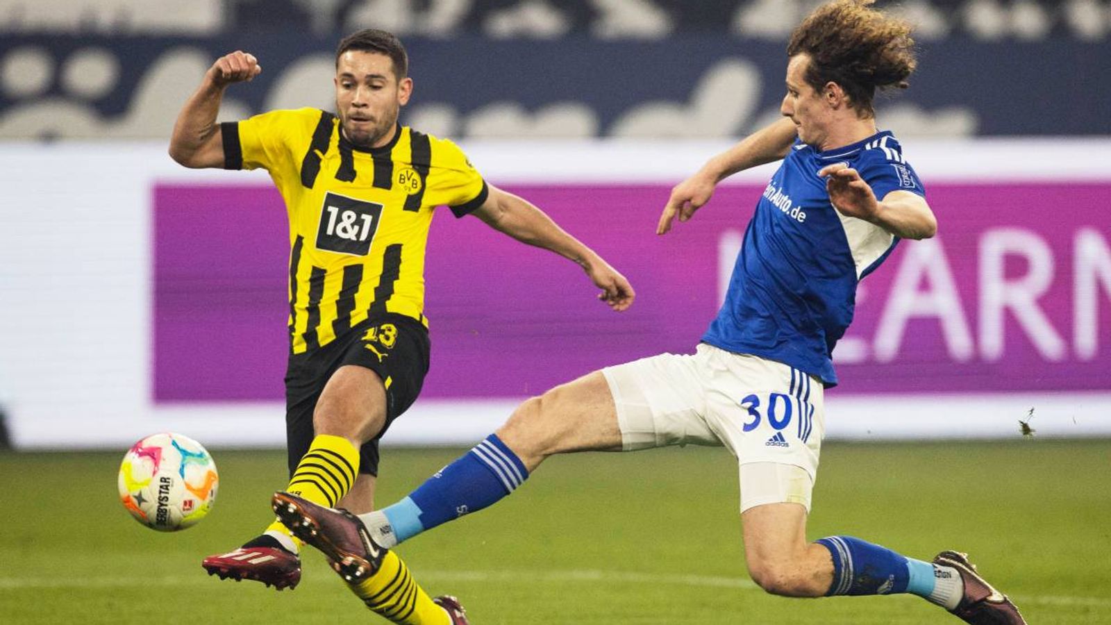 Bundesliga Transfers: Guerreiro, Bensebaini, Laimer und Co. | Transfer ...