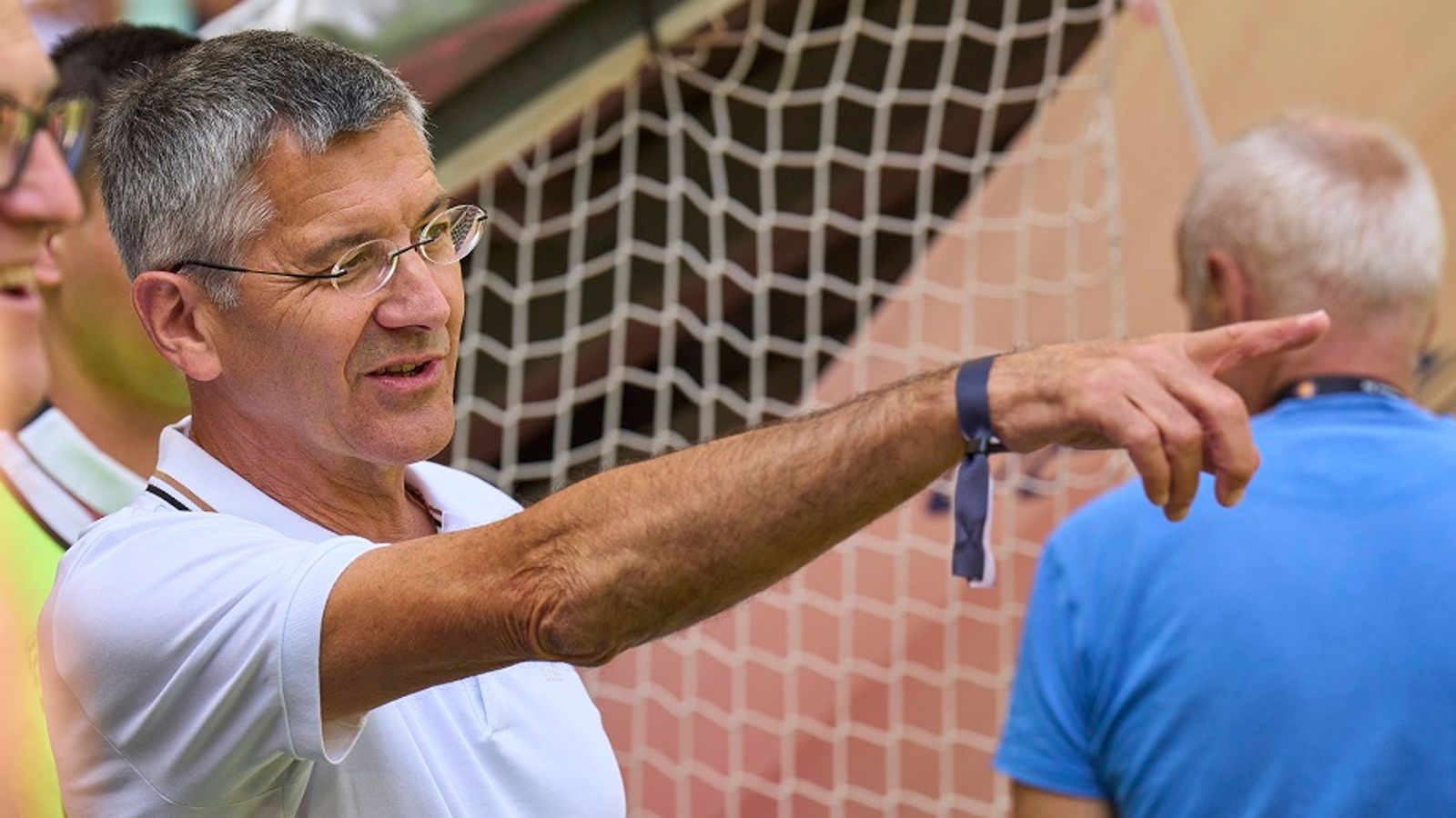 FC Bayern Transfers: FCB-Präsident Hainer auf der Asien-Reise über Mane ...