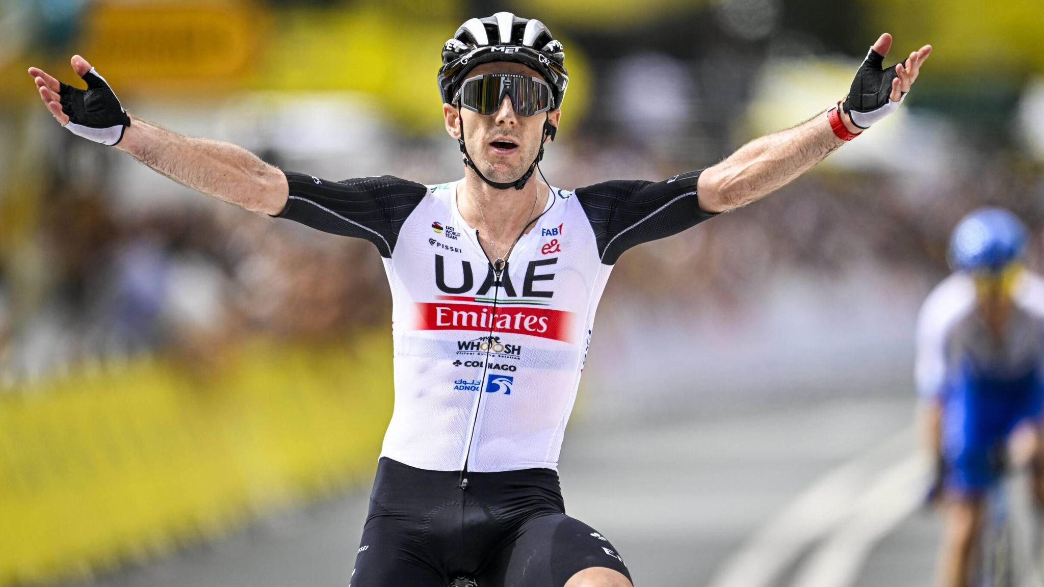 Tour de France: Adam Yates gewinnt 1. Etappe vor Zwillingsbruder ...