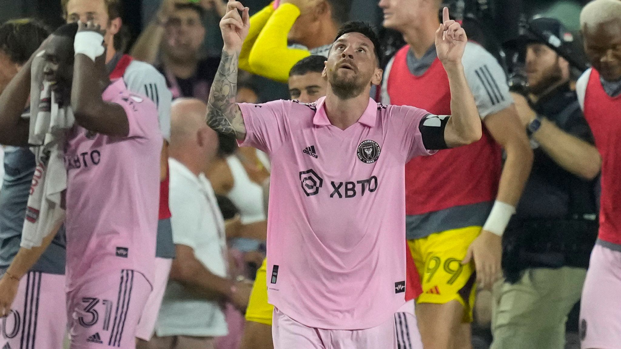 MLS: Lionel Messi trifft bei erstem Spiel für Inter Miami | Fußball ...