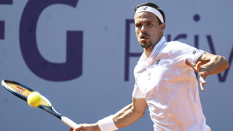 Tennis: Daniel Altmaier besiegt Benjamin Bonzi in Gstaad | Tennis News | Sky Sport
