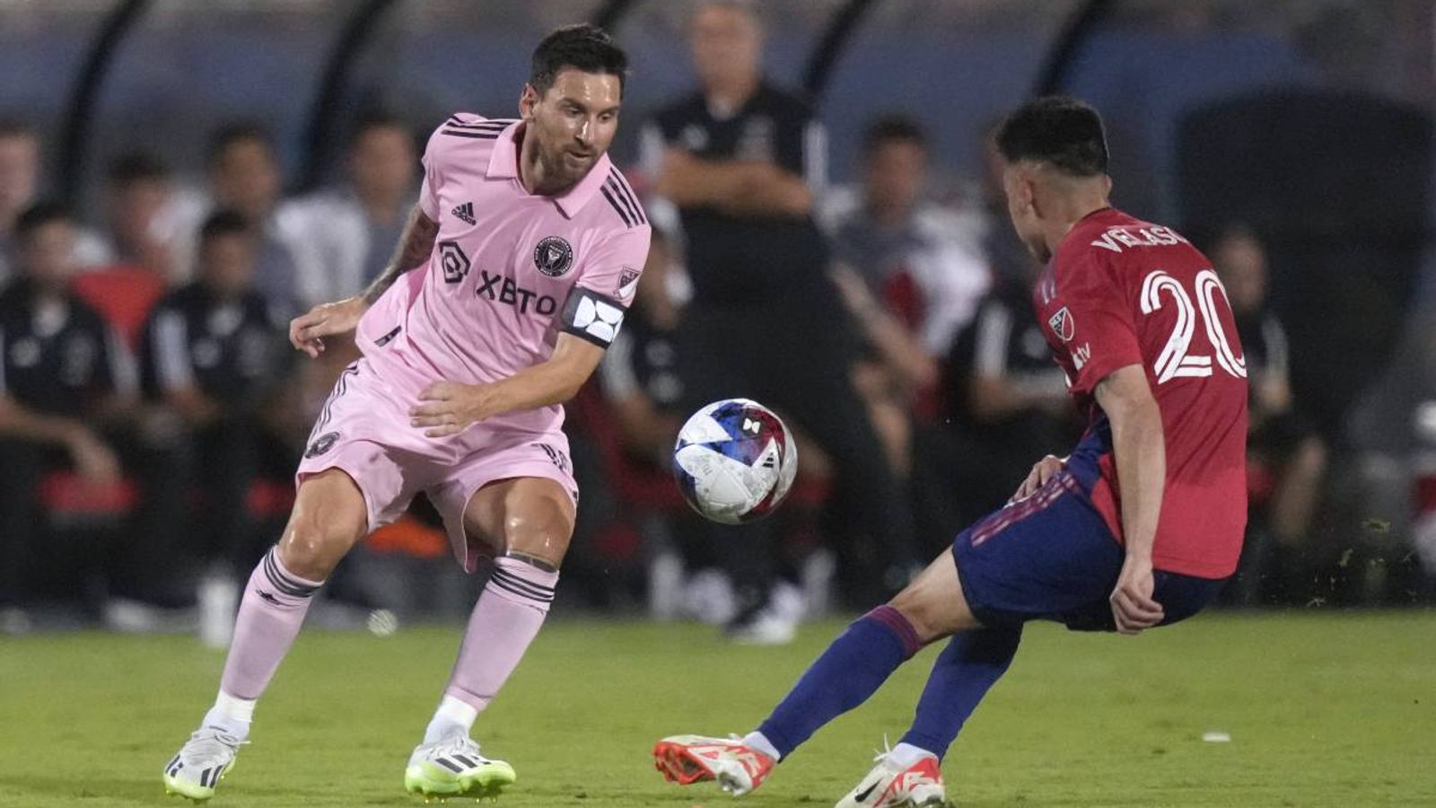 Inter Miami: Lionel Messi trifft doppelt gegen den FC Dallas | Fußball ...