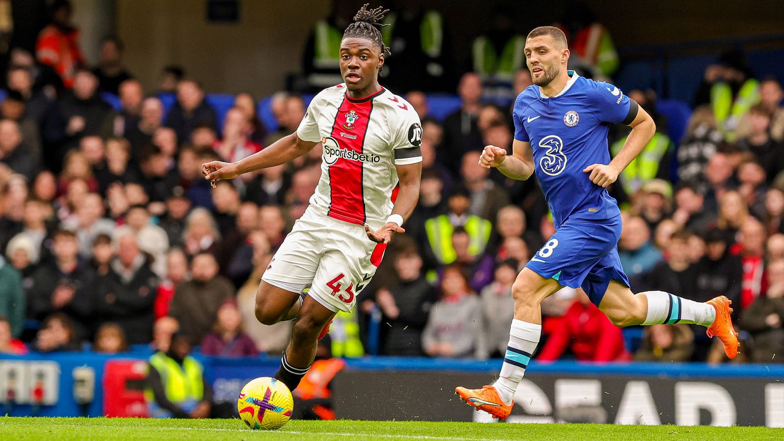 Premier League: FC Chelsea verpflichtet Ausnahmetalent Romeo Lavia ...