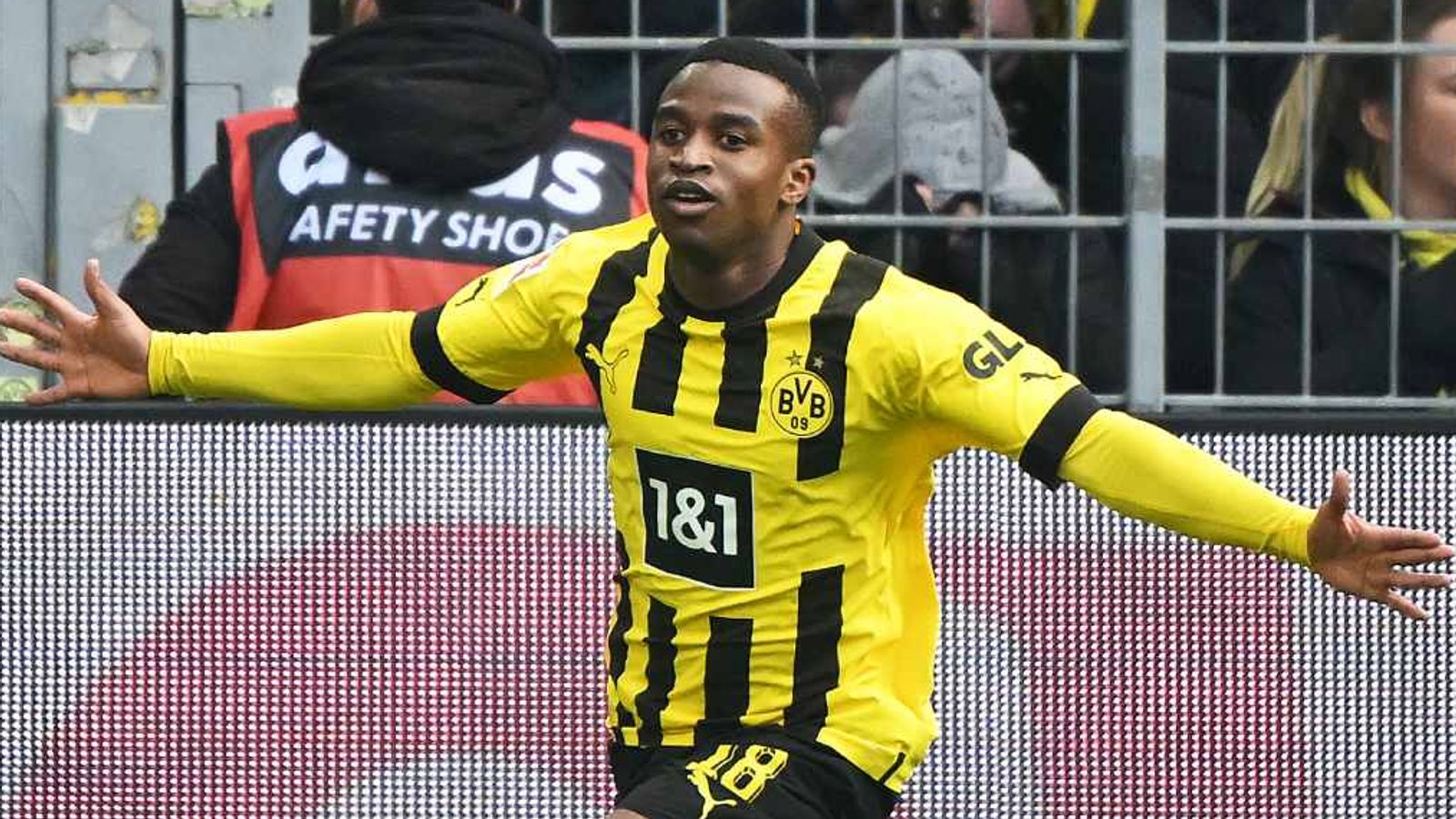 BVB: Moukoko und Brunner mit Fritz-Walter-Medaille ausgezeichnet ...