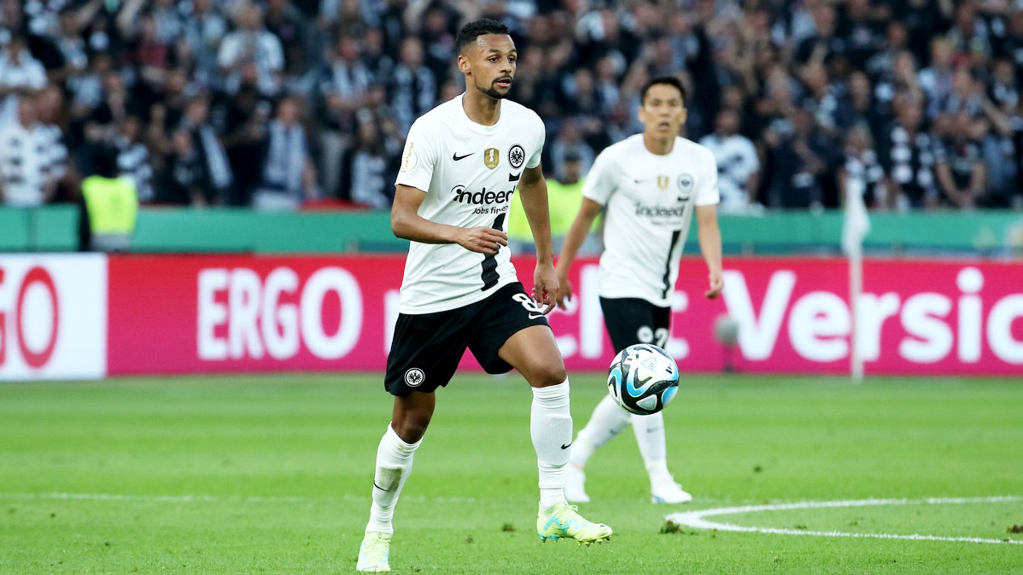Transfer News: Djibril Sow wechselt von Eintracht Frankfurt zum FC ...