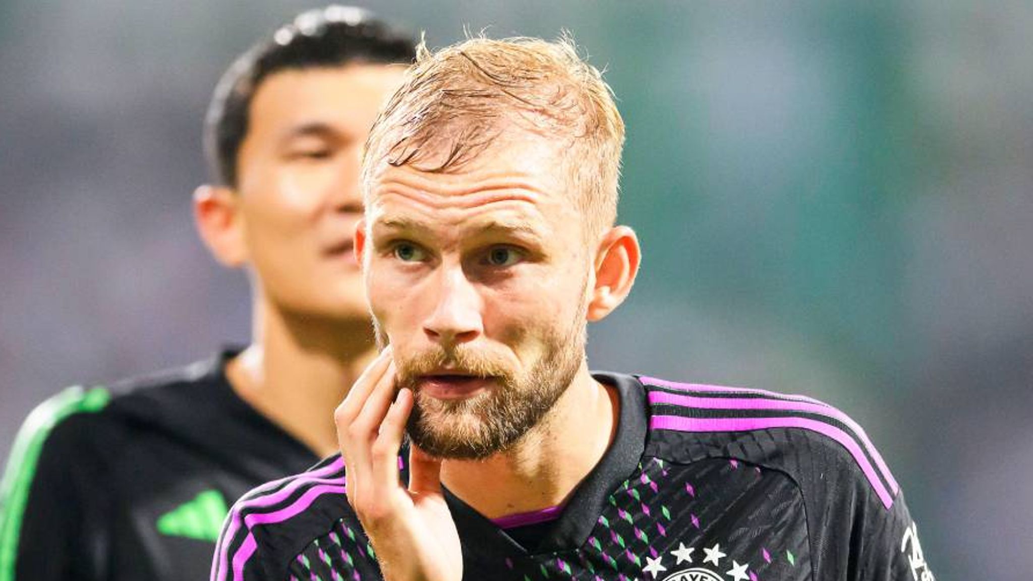 FC Bayern: Velierer des 1. Spieltags mit Konrad Laimer, Matthijs de ...