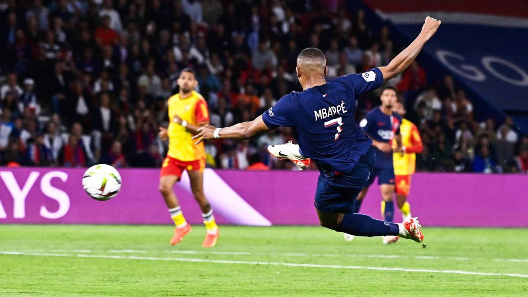 PSG siegt dank Mbappe beim Startelf-Comeback | Fußball News | Sky Sport