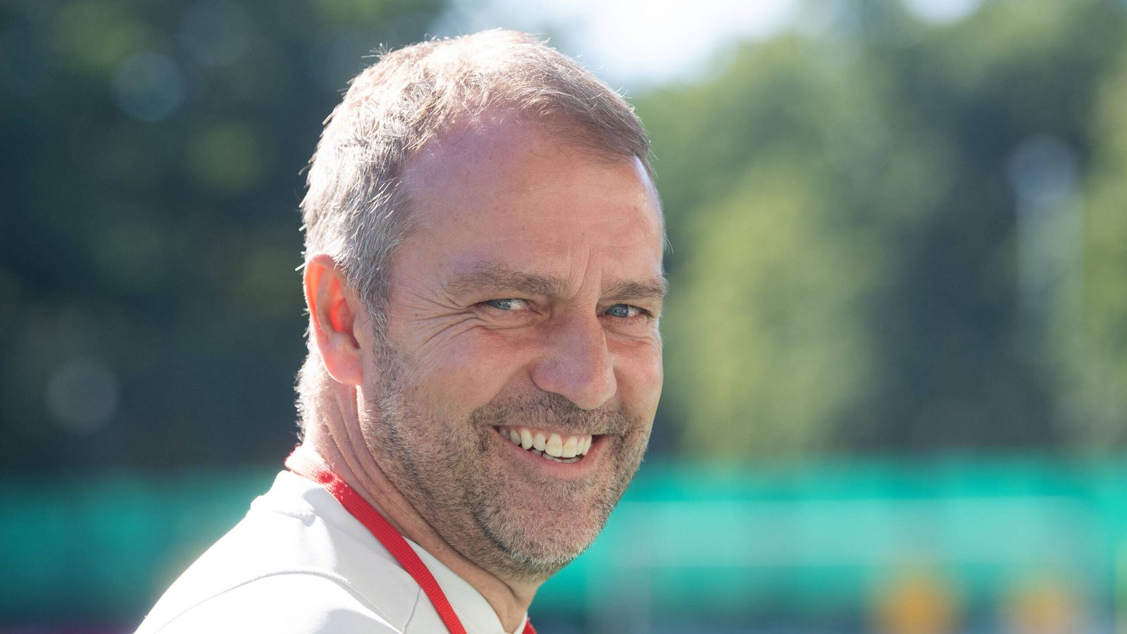 Flick holt sich Zahavi als neuen Berater - Sky Info | Fußball News ...