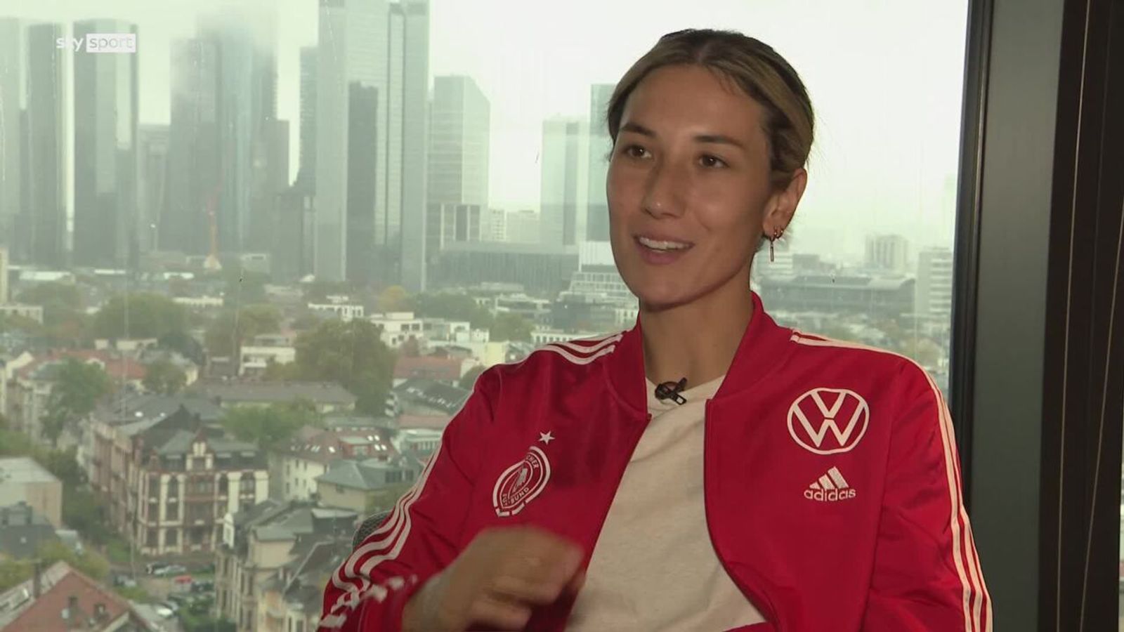 Sara Doorsoun spricht im exklusiven Interview über Hrubesch und Voss ...