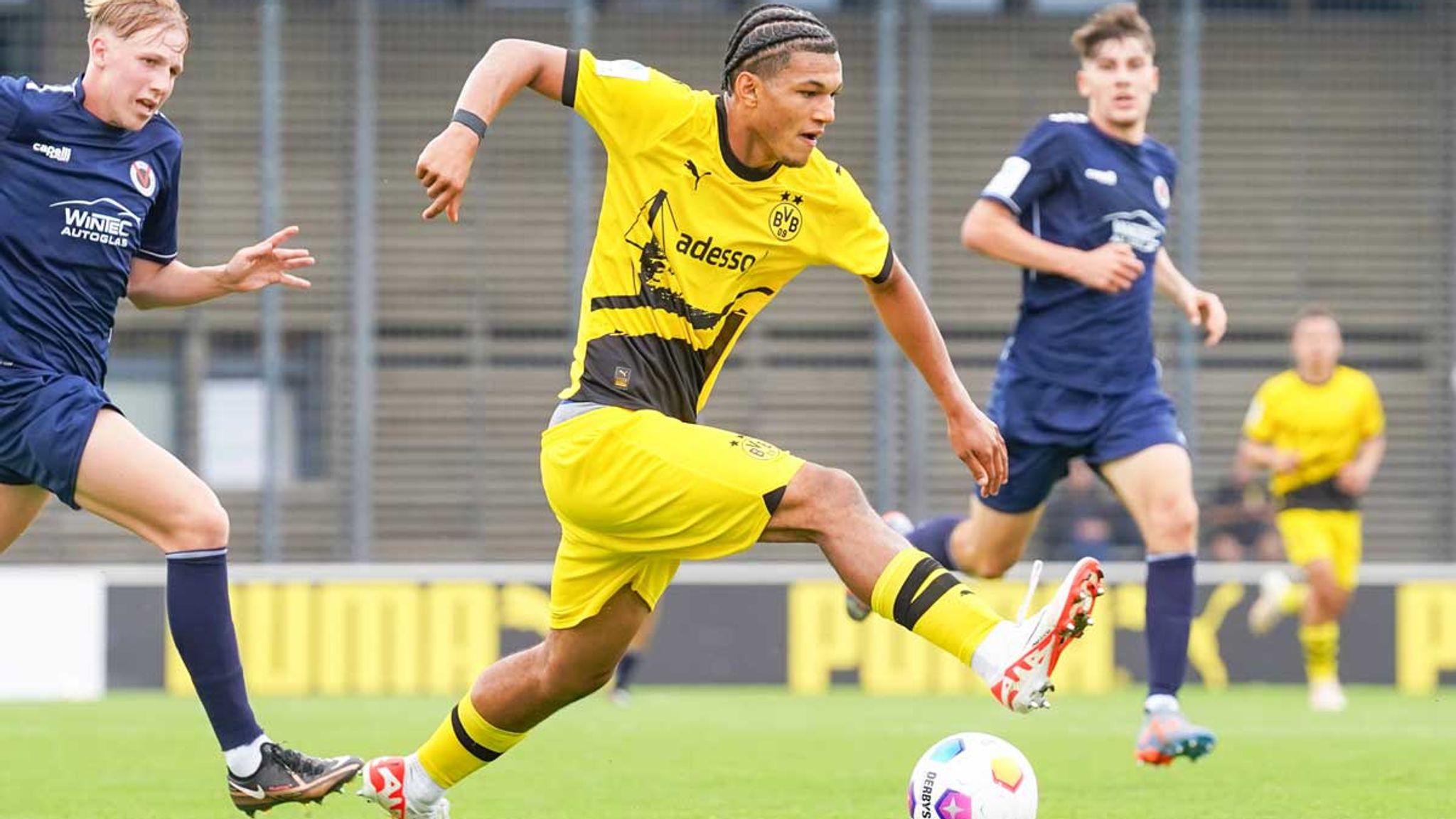 Borussia Dortmund: Paris Brunner vom BVB suspendiert | Fußball News ...