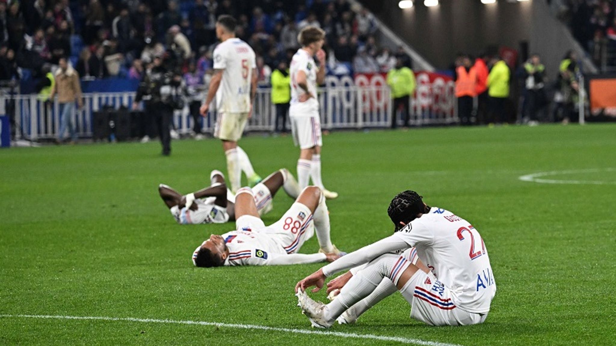 Lyon spielt in Frankreich um Abstieg statt um Champions League ...